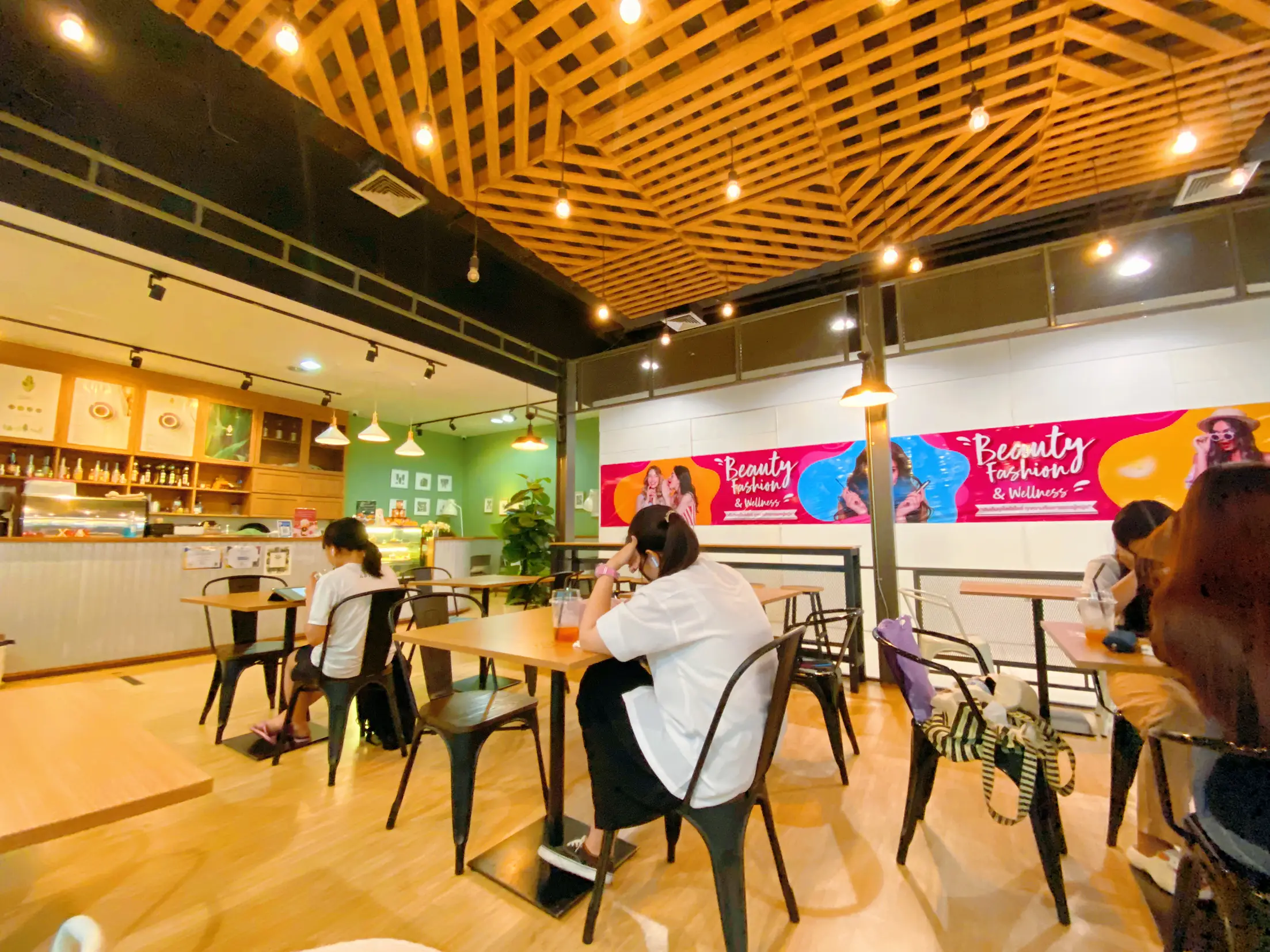 皇室のLEAF Cafe（リーフカフェ）のレビュー | SATANGREVIEWが投稿したフォトブック | Lemon8