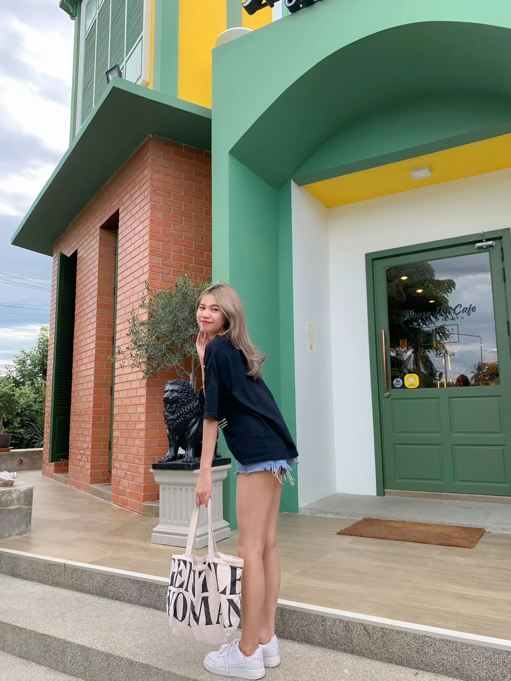 Review air force 1 เข้ากับทุกลุค 👟 | แกลเลอรีที่โพสต์โดย llsylvie | Lemon8