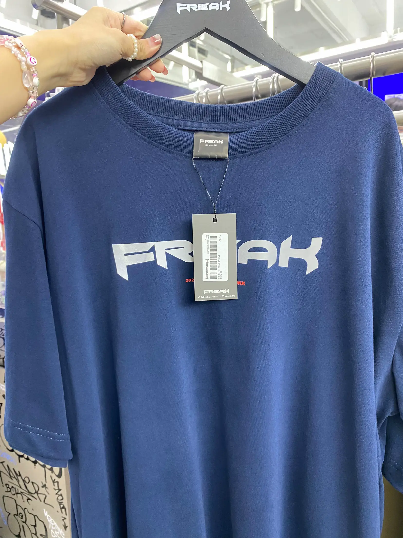 FREAK ร้านเสื้อผ้าเปิดใหม่กลางสยาม💙 | แกลเลอรีที่โพสต์โดย aomchys🧚🏻‍♂️ ...