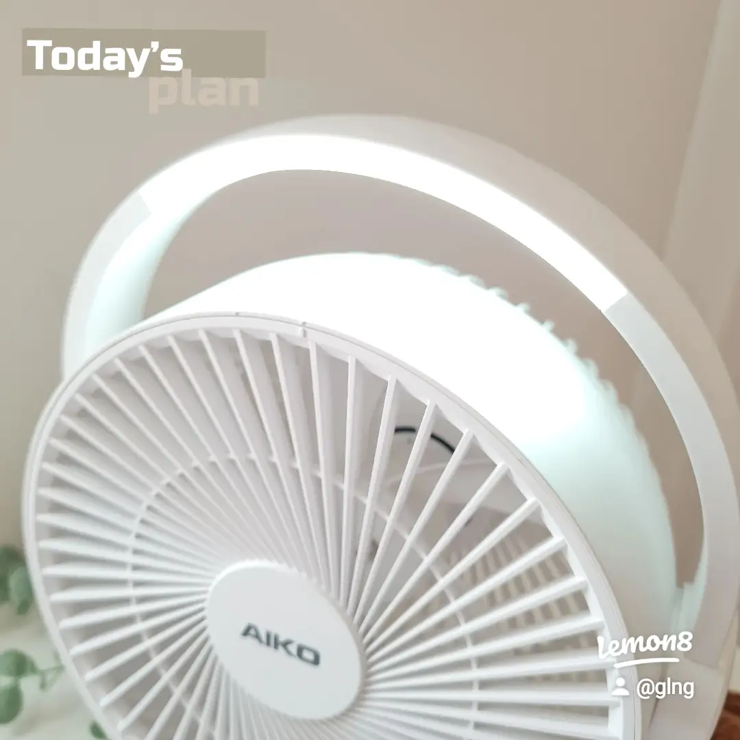 🍑 พัดลมมินิมอล กันไฟดับ เปิดใช้ได้นาน9ชม.🧸 | แกลเลอรีที่โพสต์โดย Gingbabe | Lemon8