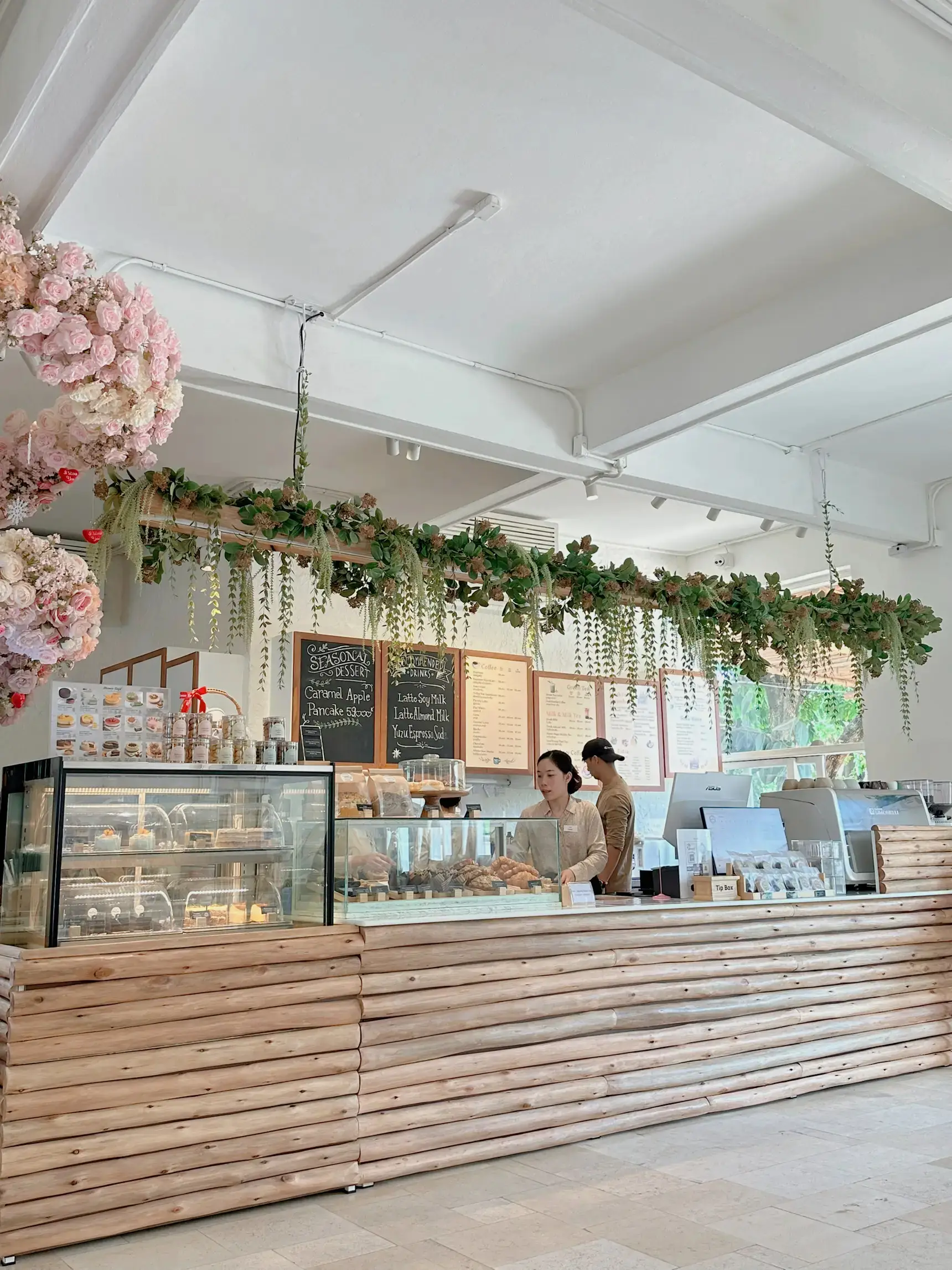 Aiden’s by Manee Café คาเฟ่ที่ใครมาลาวไม่ควรพลาด 🇱🇦 | แกลเลอรีที่โพสต์โดย Athen | Lemon8