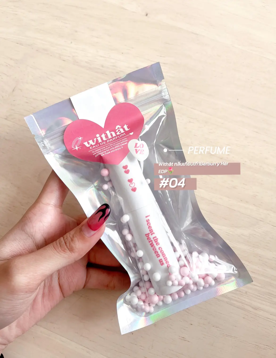 รีวิวน้ำหอมWithât🌷เบอร์04 กลิ่นเดียวกับBerberry her | แกลเลอรีที่โพสต์โดย มัสสึ˙ᘧ ͜ ˙ | Lemon8