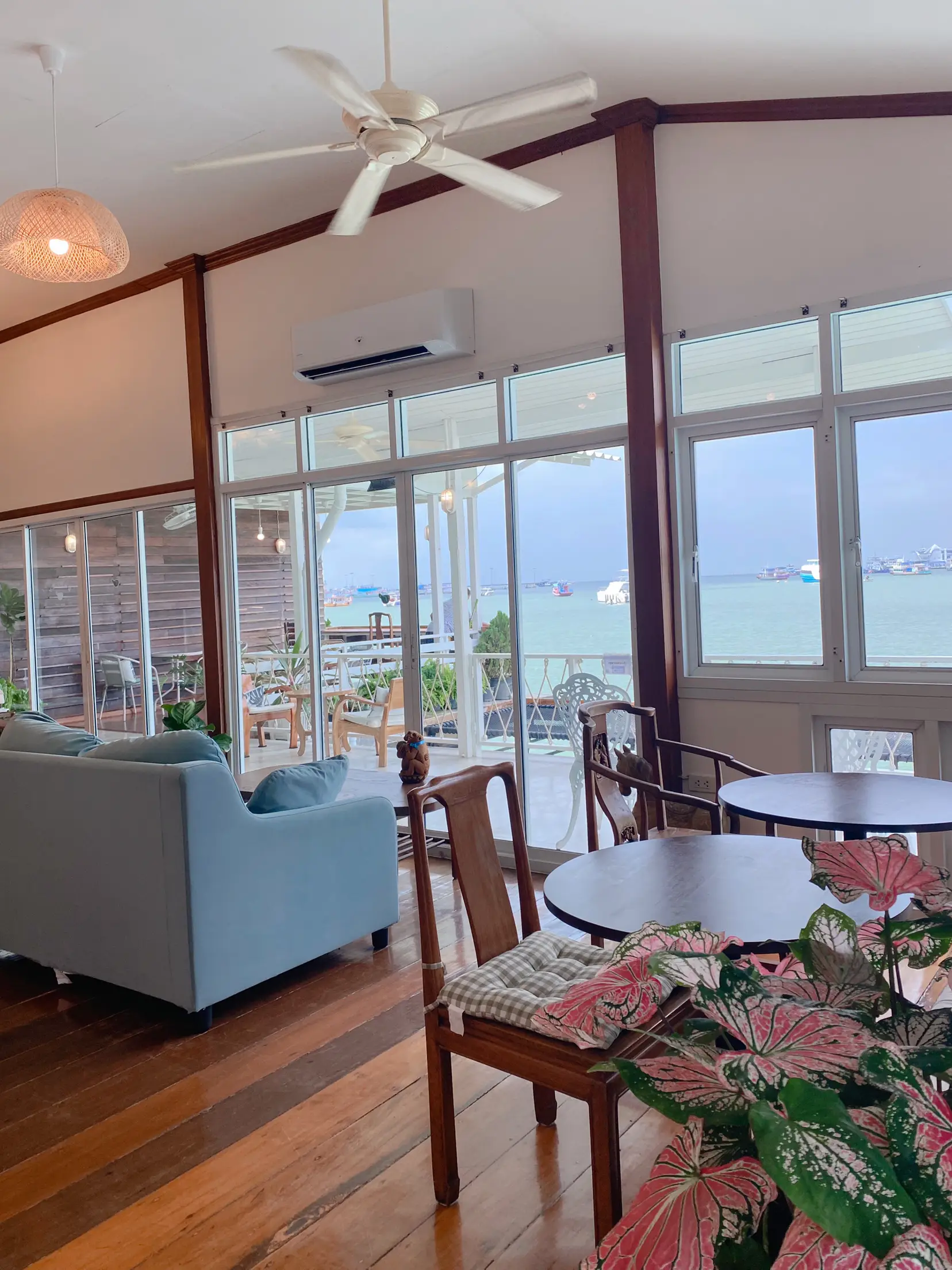 Banlay Home Cafe คาเฟ่วิวกระจก ติดทะเลพัทยา | แกลเลอรีที่โพสต์โดย น่าไป ...