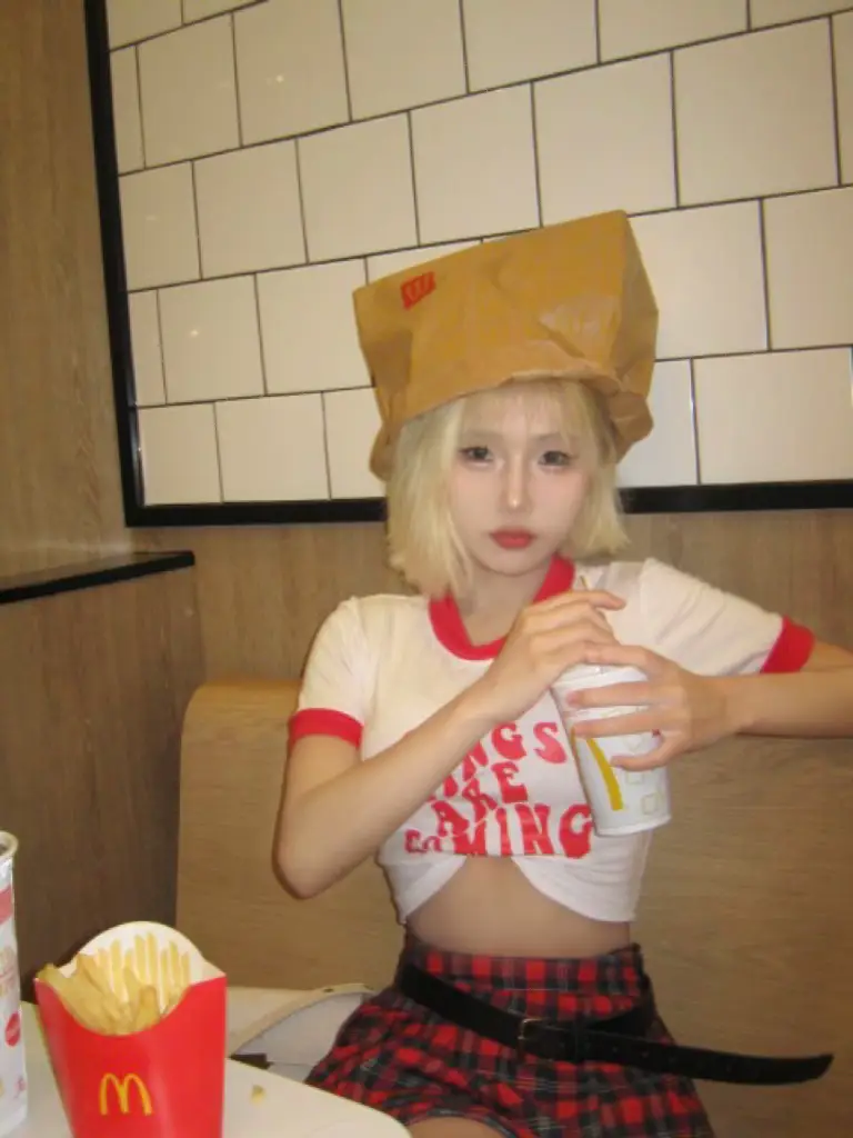 ไอเดียการถ่ายรูปที่แมคโดนัลด์🍟 | แกลเลอรีที่โพสต์โดย fenfen_芬芬 | Lemon8