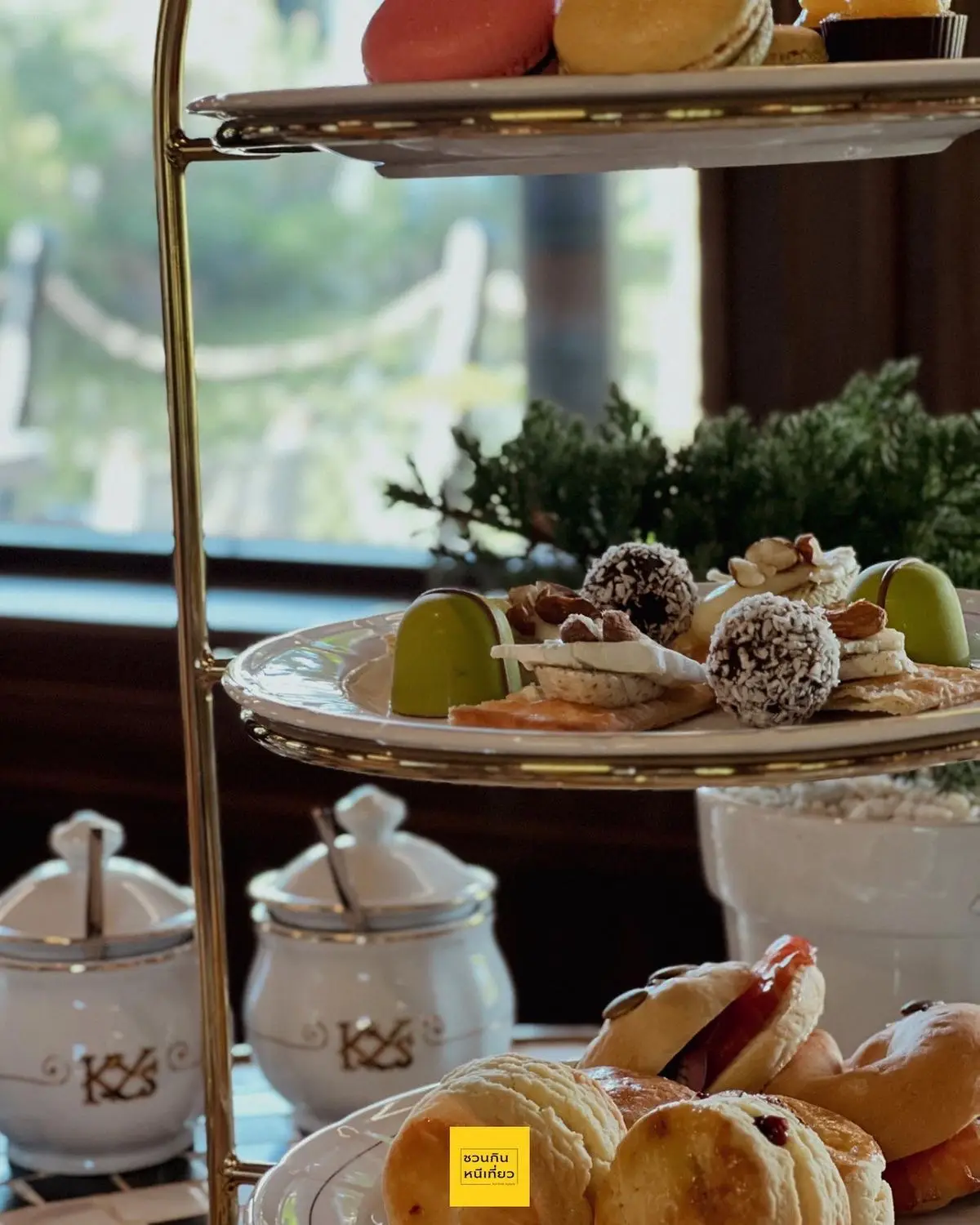 Sip Afternoon tea on a luxury train bogie at | Gallery posted by Pond ...