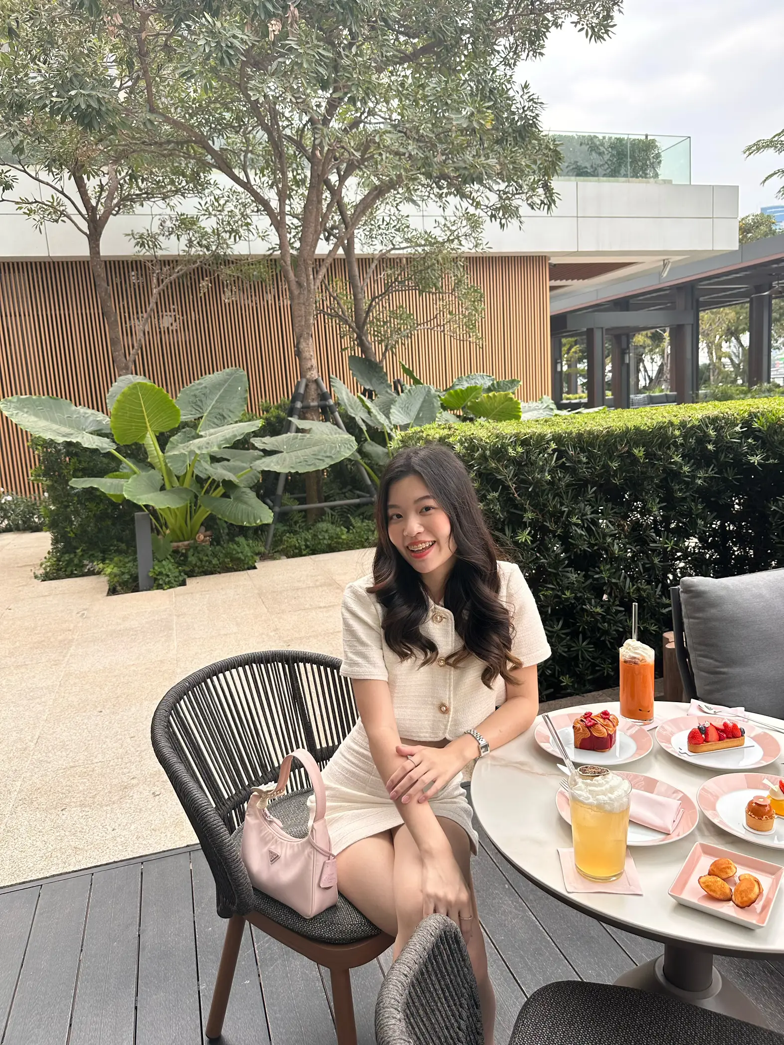 フォーシーズンホテルbkkでアフタヌーンティー🫖🍡🧁💞 | andaが投稿したフォトブック | Lemon8