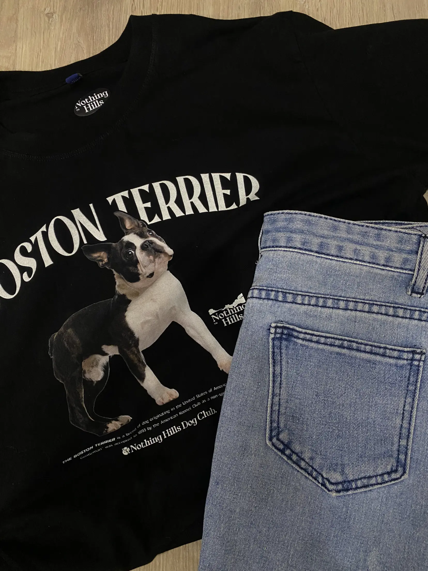 เสื้อยืดoversizeกับกระโปรง🖤 | แกลเลอรีที่โพสต์โดย myymines | Lemon8