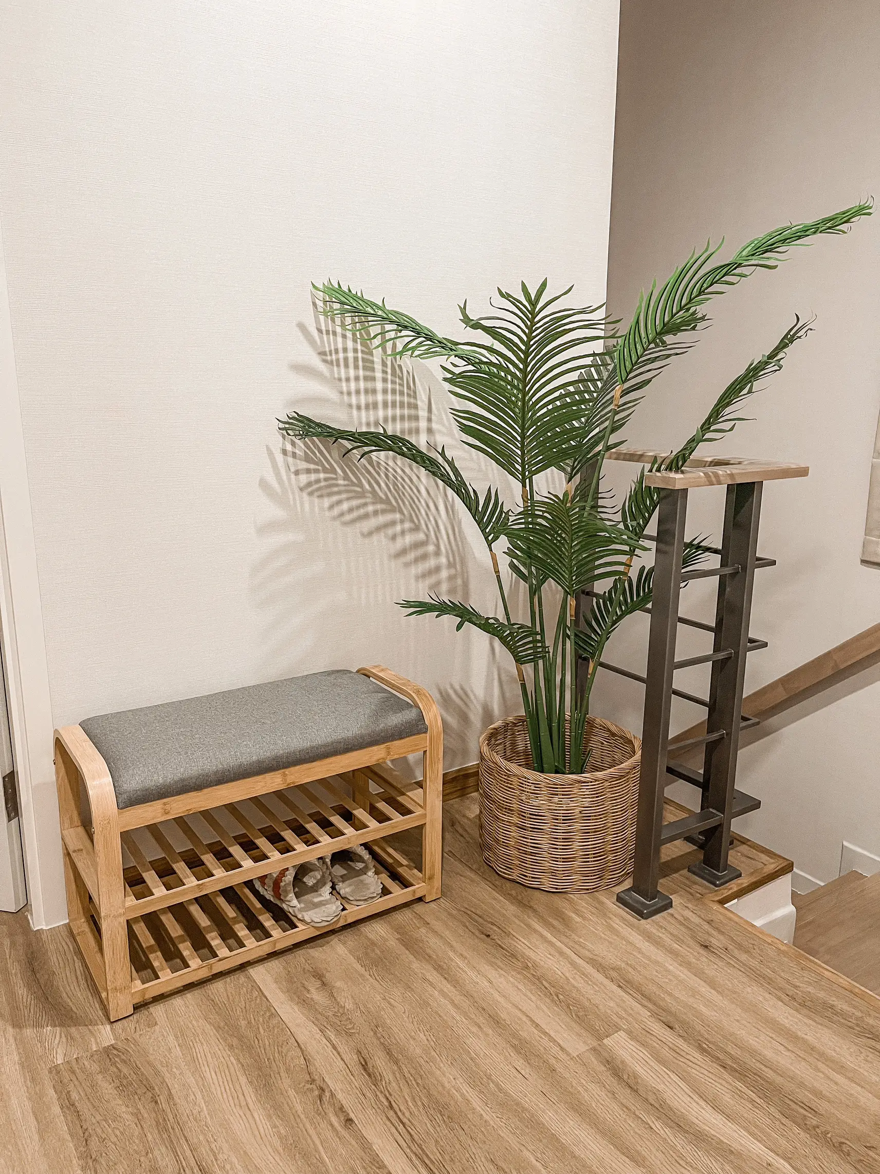 ไอเดียแต่งโถงบันไดให้ไม่น่าเบื่อ🌲🏡 | แกลเลอรีที่โพสต์โดย บ้านของแอมธิชา ...