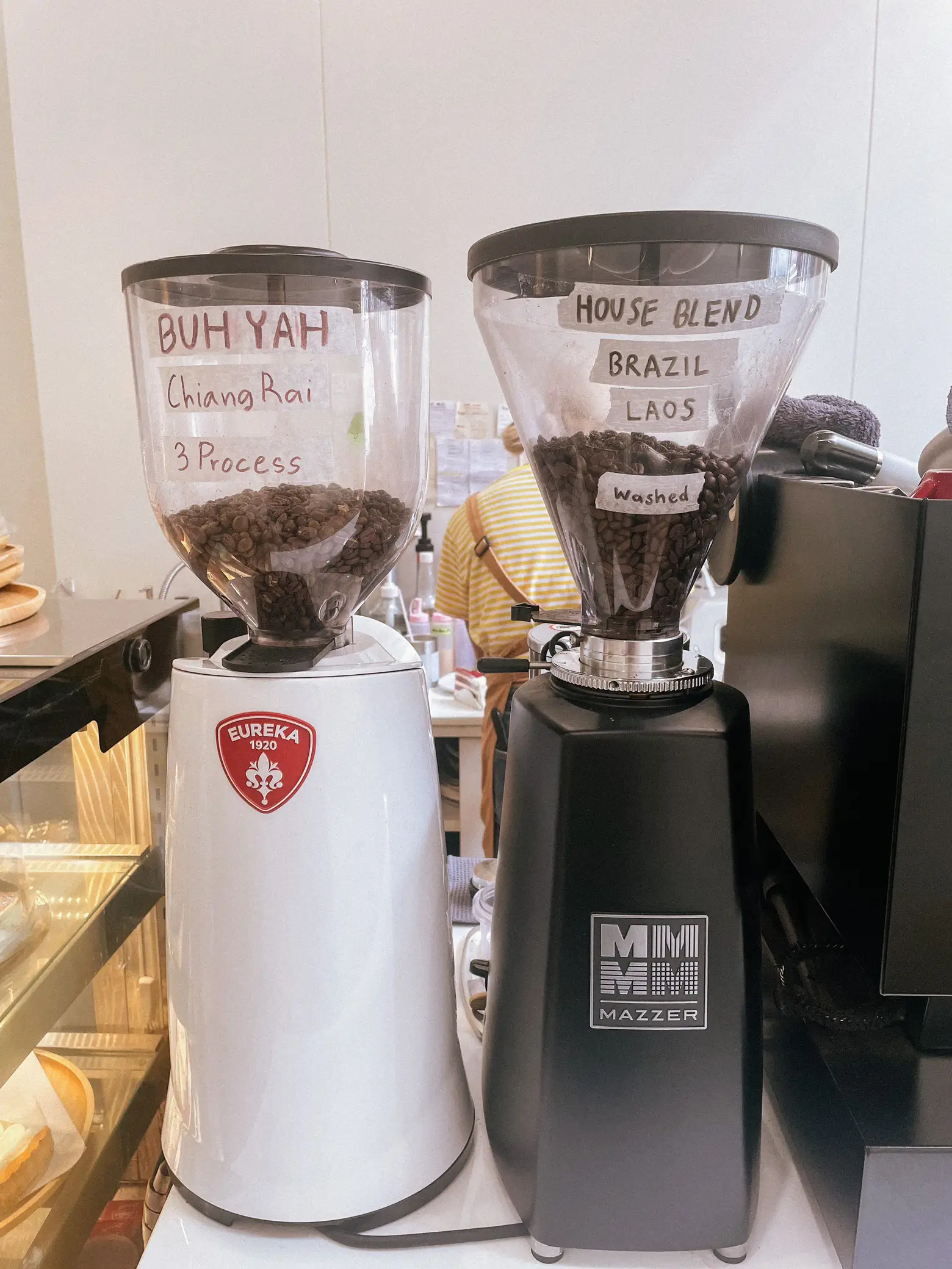 LUA cafe คาเฟ่น่ารักคุมโทนมินิมอล ท่ามหาราช ข้างมธ. | แกลเลอรีที่โพสต์โดย พั้นจ้าา💜 | Lemon8