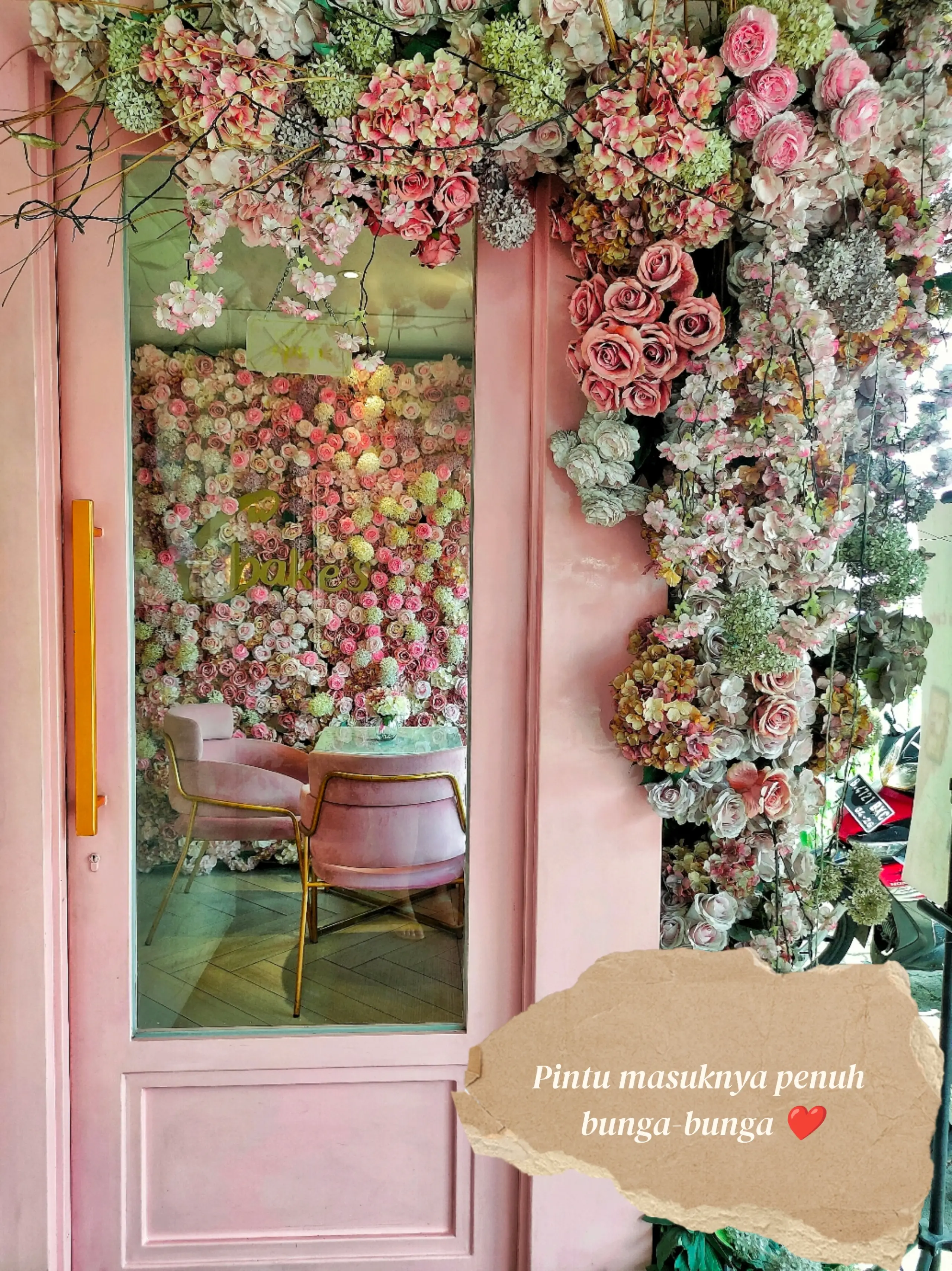 Flowery Cafe di Pondok Indah 🌹 | Galeri diposting oleh Fannie Huang | Lemon8