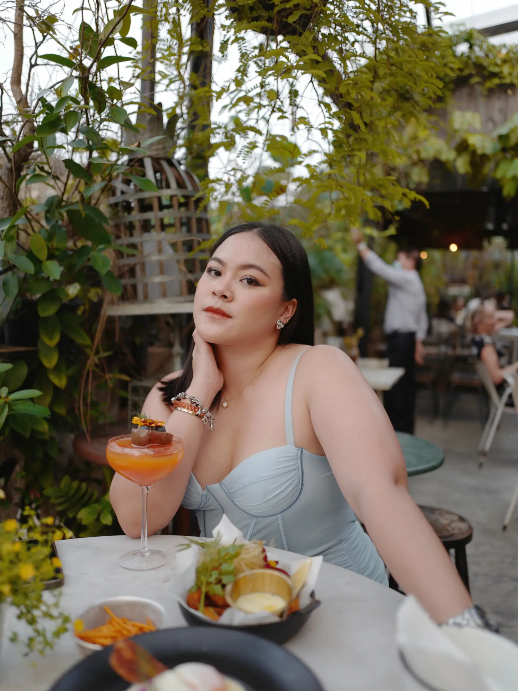 OOTD: Sexy Blue Dress ฉบับสาวอวบ รัดรูปไม่หวั่น | แกลเลอรีที่โพสต์โดย meeneem | Lemon8