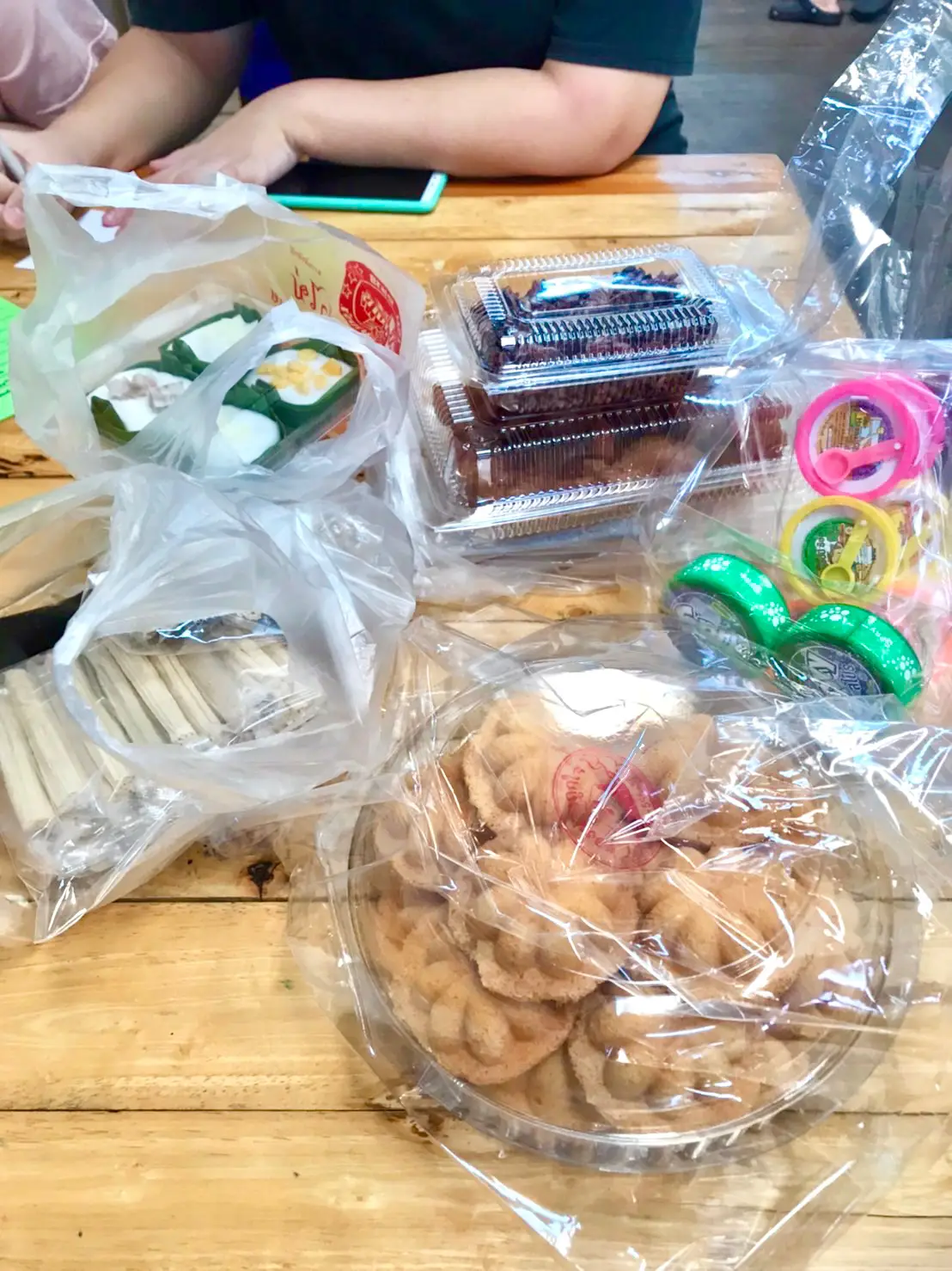 พาเที่ยวตลาดน้ำดอนหวายนครปฐม🌈 | แกลเลอรีที่โพสต์โดย ping ping | Lemon8