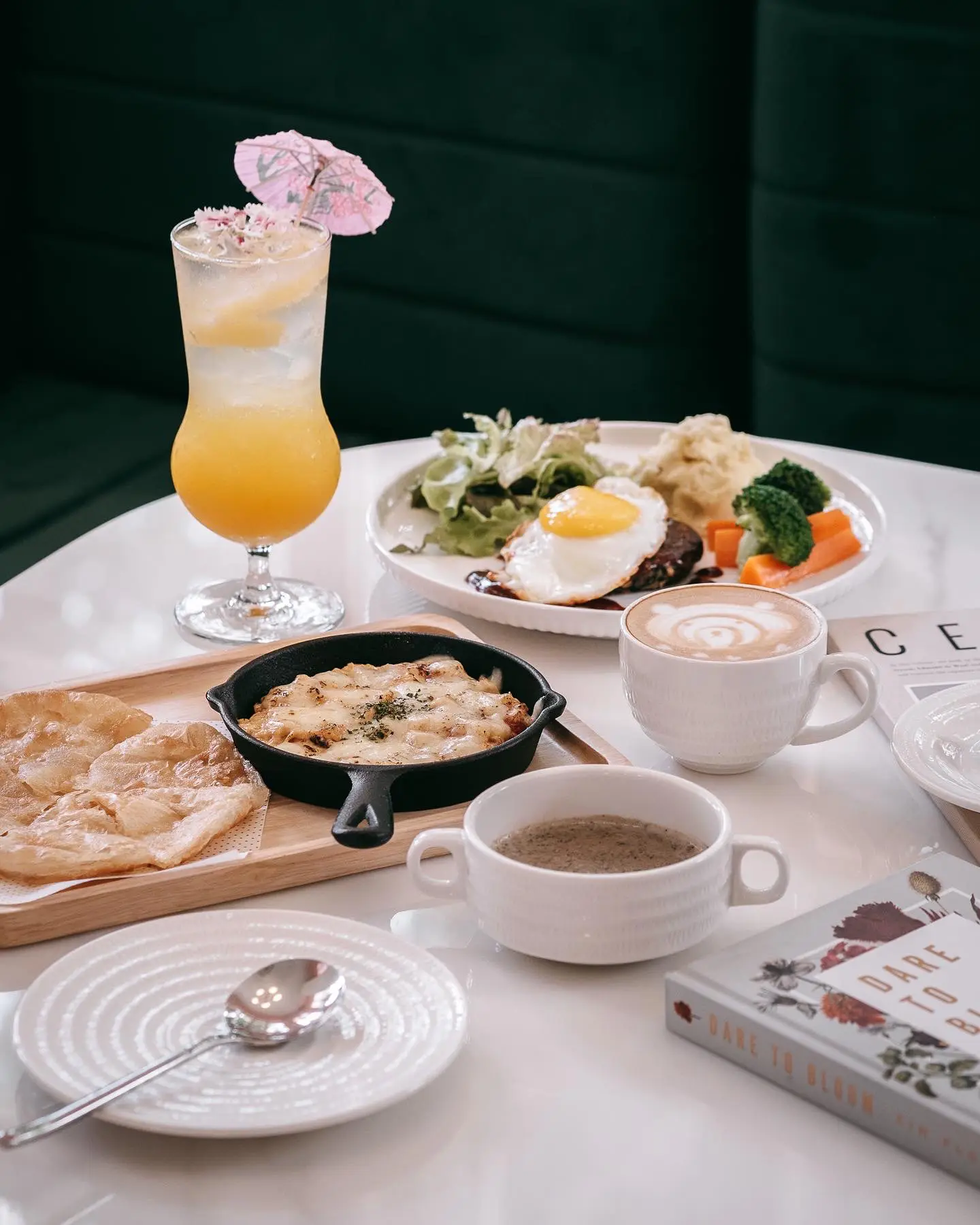 Café Les Sœurs คาเฟ่สไตล์ฝรั่งเศส สีชมพูสุดโรแมนติค 💕🥐🍰 | แกลเลอรีที่โพสต์โดย Rattomarty | Lemon8