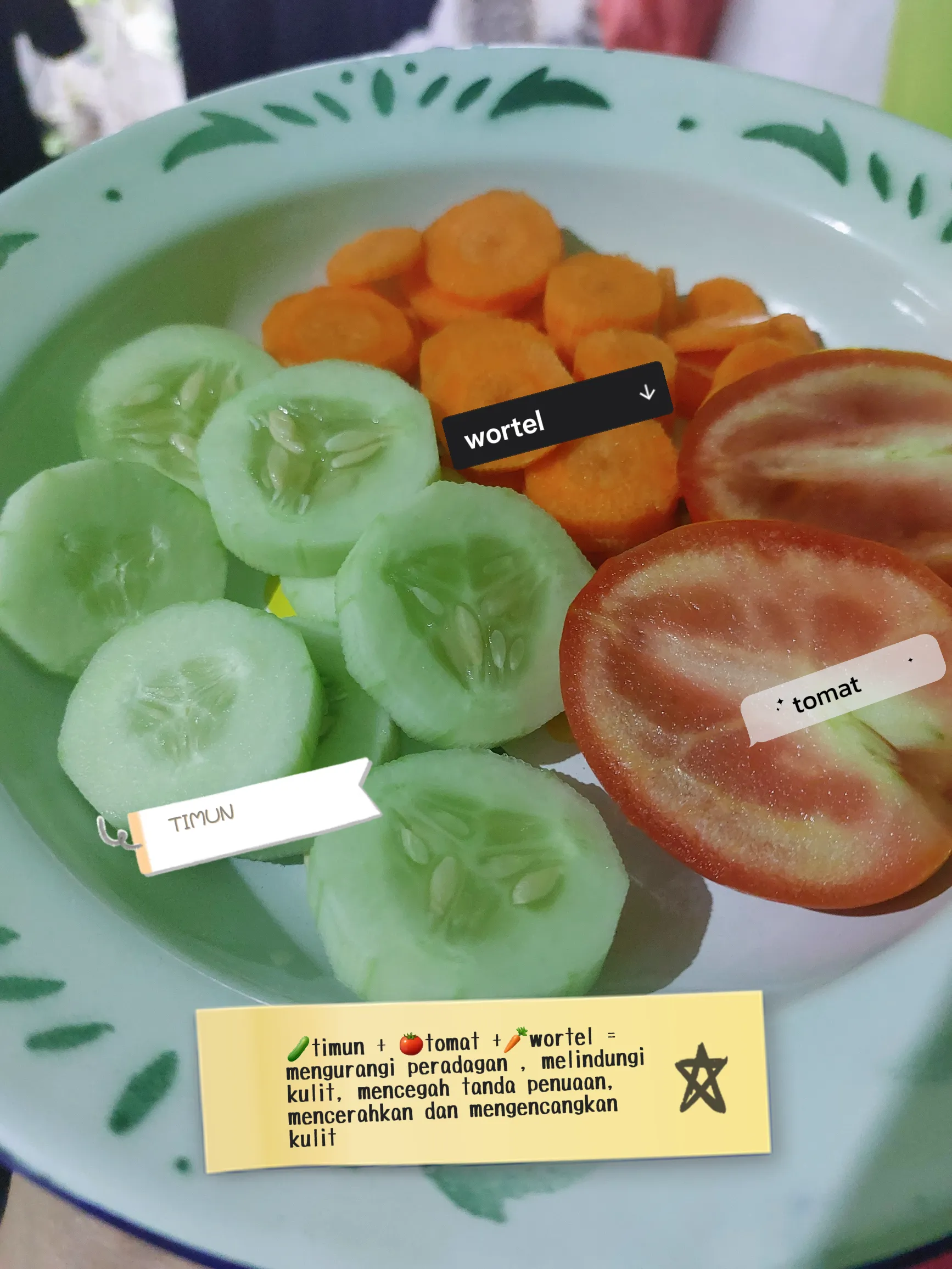 jus wortel 🥕 + timun 🥒 + tomat 🍅 | Galeri diposting oleh cacaluv | Lemon8