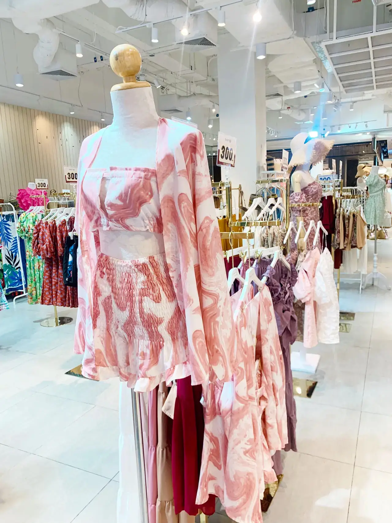 พิกัดเสื้อผ้าแฟชั่น จากร้าน THIRTY LOVE 300🛍👗 | แกลเลอรีที่โพสต์โดย ...