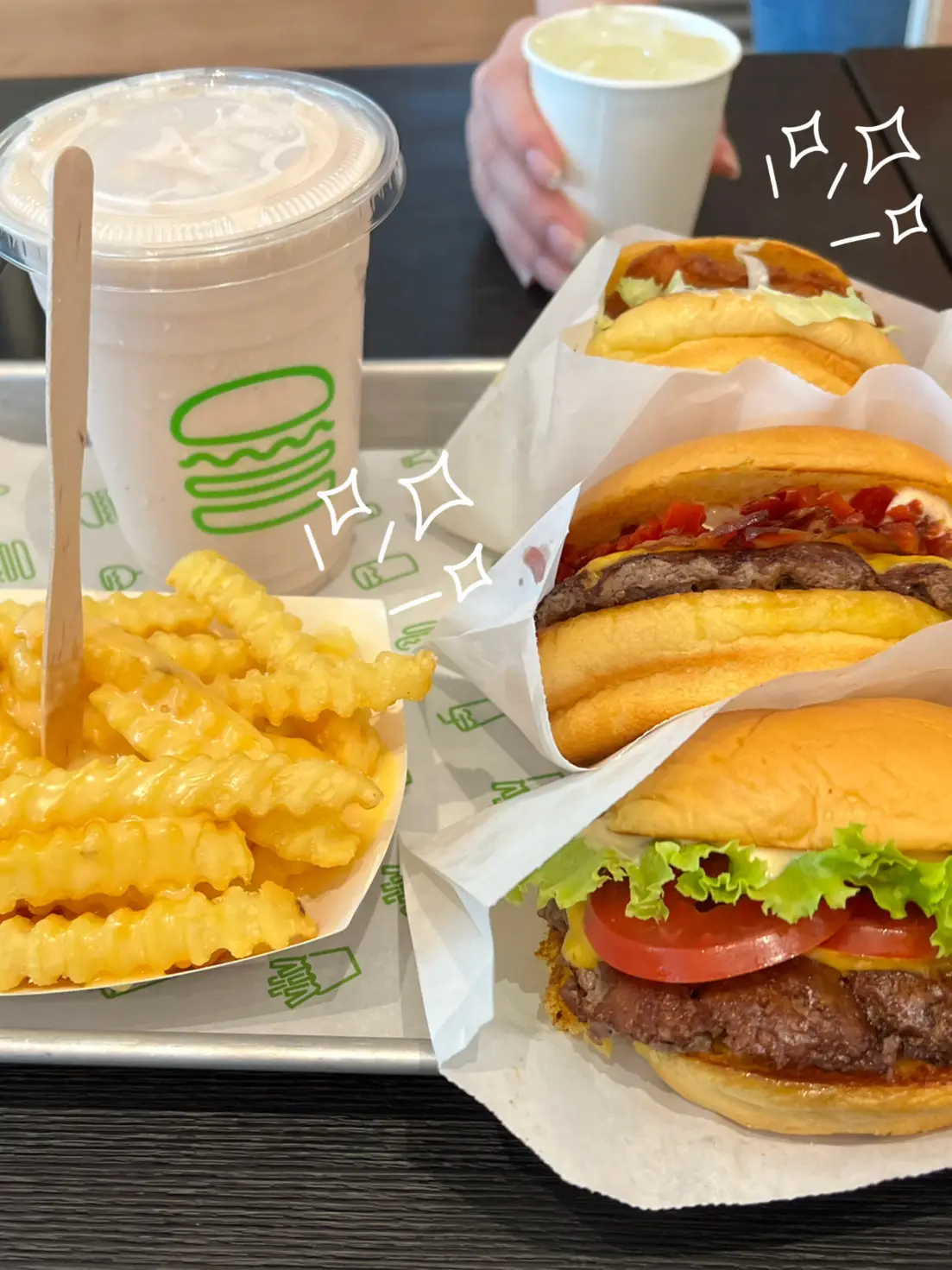 พามาดูบรรยากาศวันแรกของ Shake Shack Thailand 🇺🇸🇹🇭🔥🍔🥤 | แกลเลอรีที่โพสต์ ...
