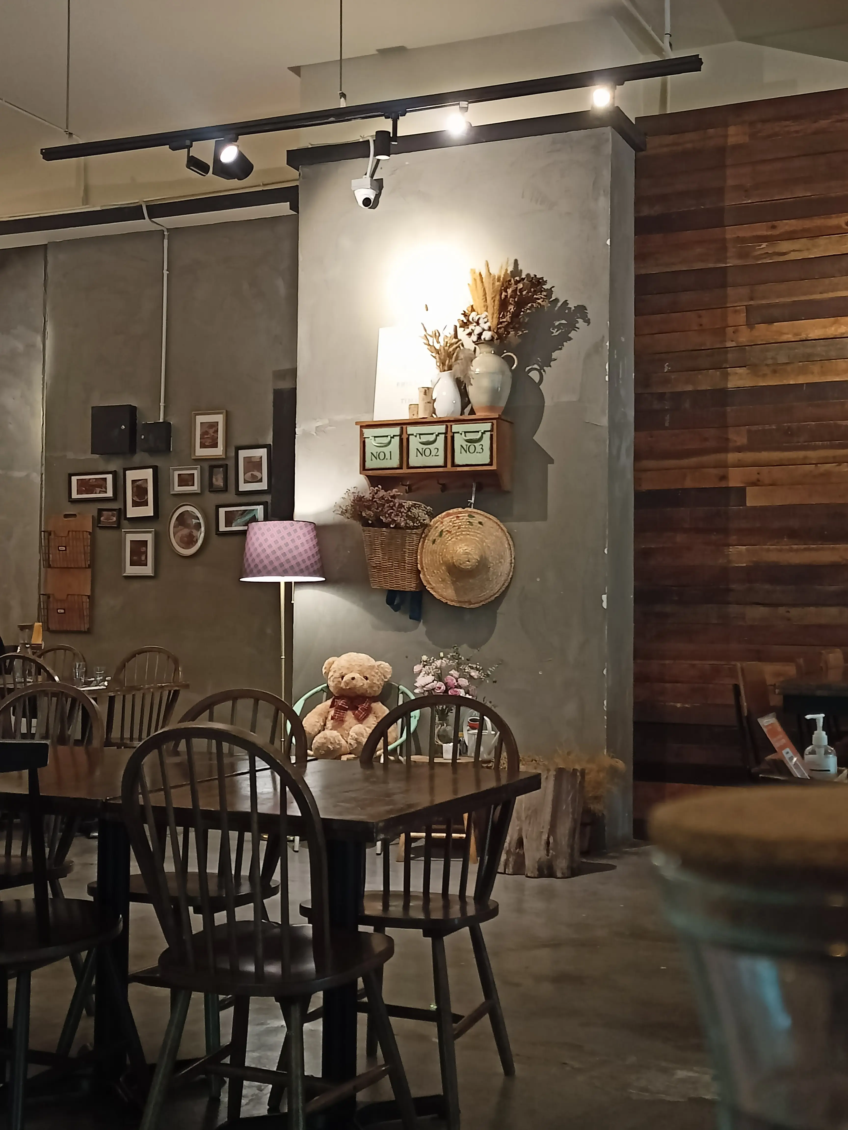 Bucolic Cafe☕ | แกลเลอรีที่โพสต์โดย Carol Tan | Lemon8