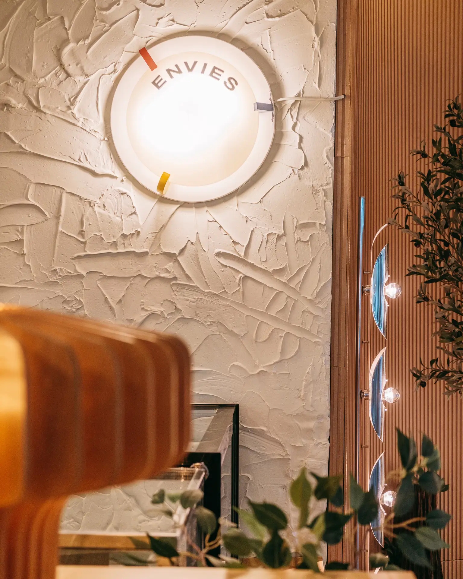 ENVIES เปิดสาขา 3 ที่ Trinity Complex สีลม ☕️🪑 | แกลเลอรีที่โพสต์โดย Rattomarty | Lemon8