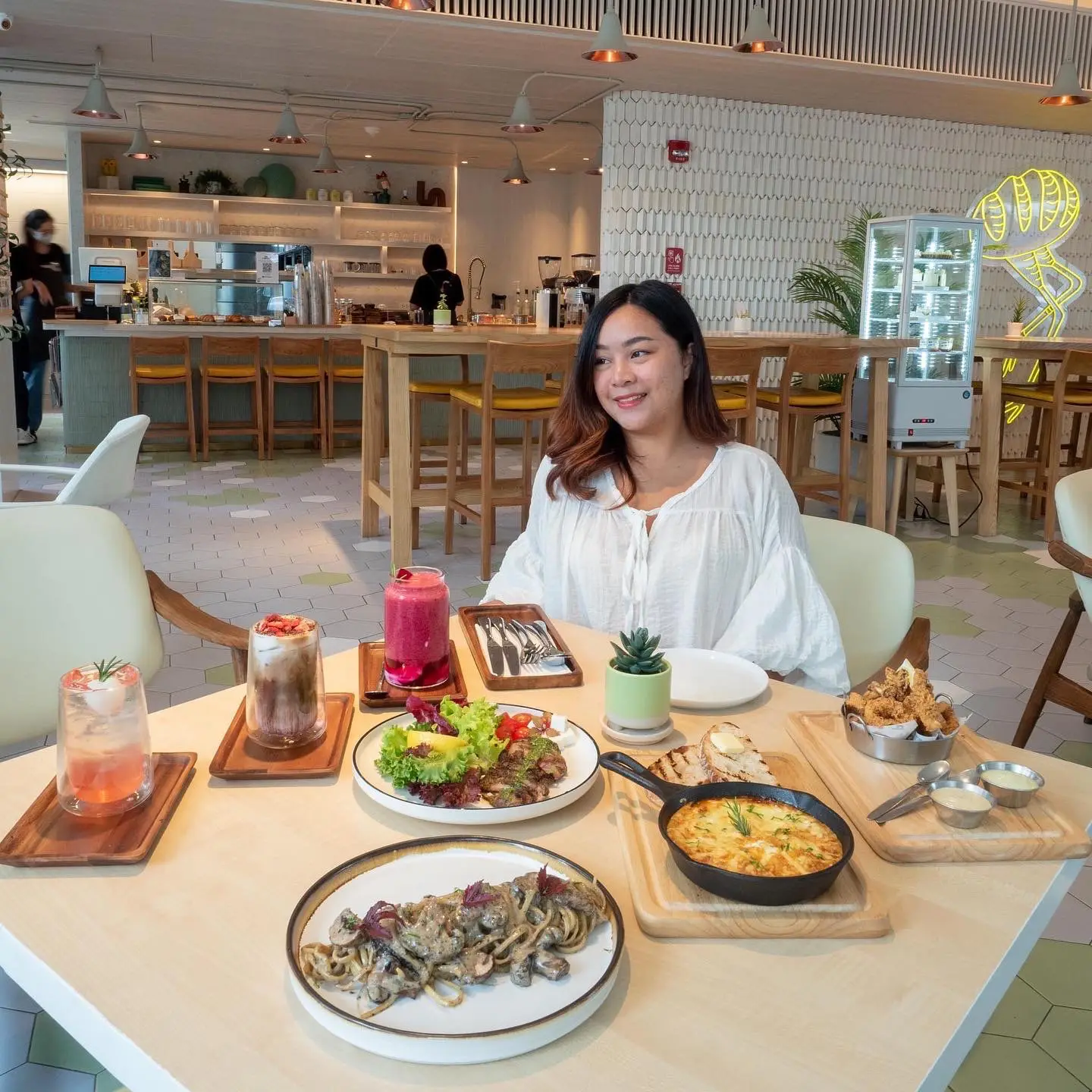 โรงแรมมินิมอล น้องหมา-แมวพักได้ | แกลเลอรีที่โพสต์โดย Ploylee Diary | Lemon8