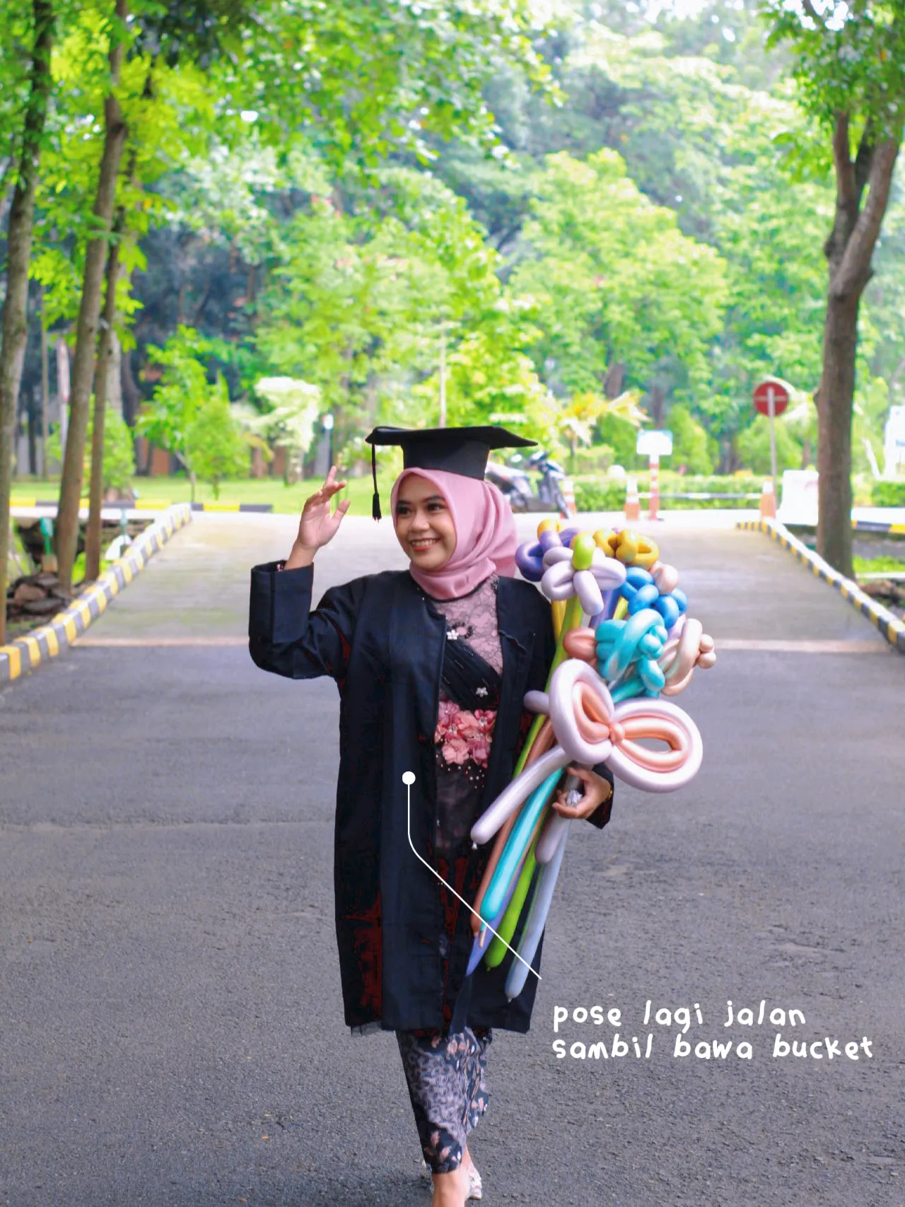 foto wisuda outdoor ideas | Galeri diposting oleh antikabeiha | Lemon8