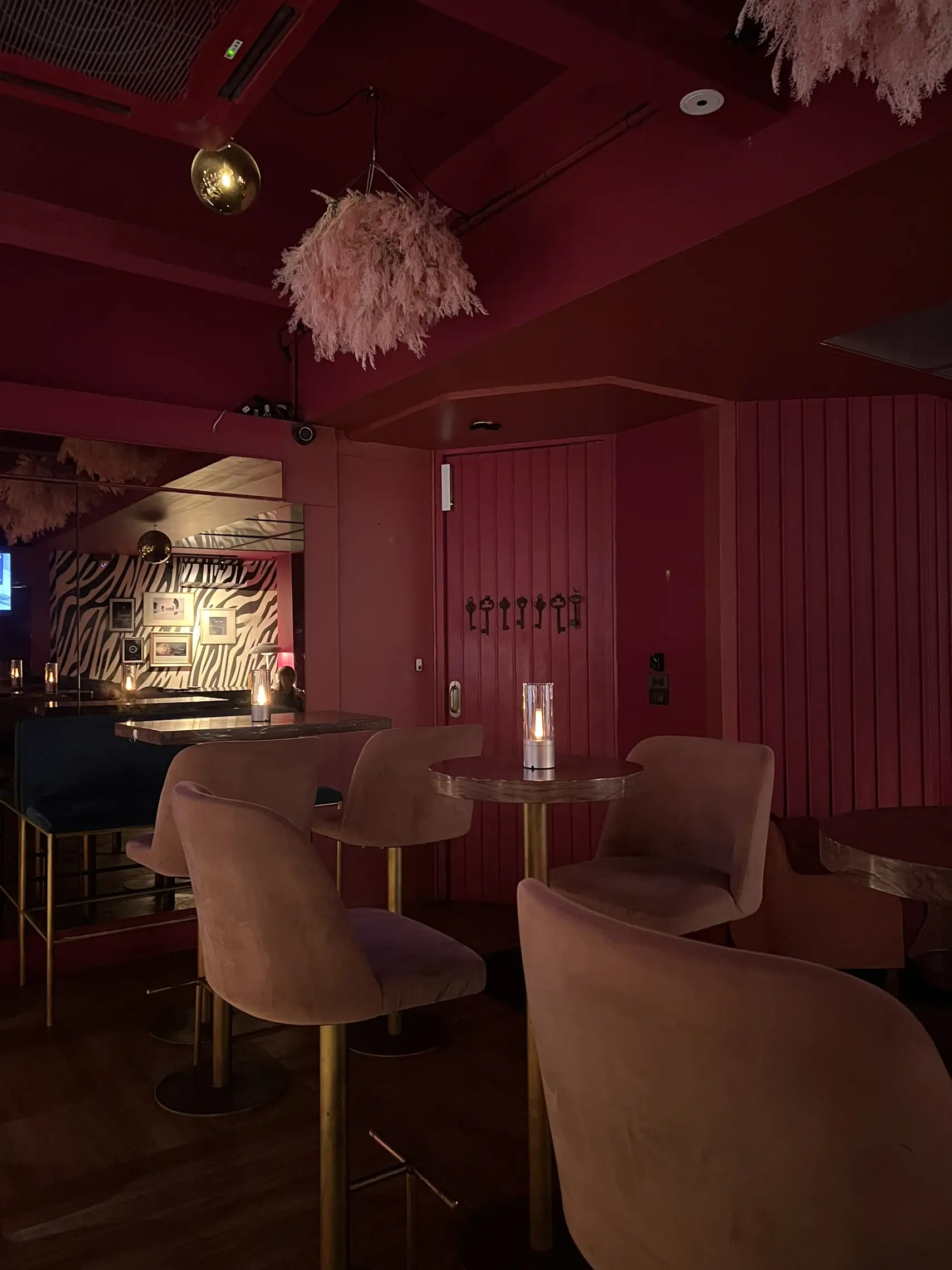 บาร์ลับในย่านอารีย์ซ่อนตัวในโรงแรม -The key room NO.72 🍸🏨 | แกลเลอรีที่ ...