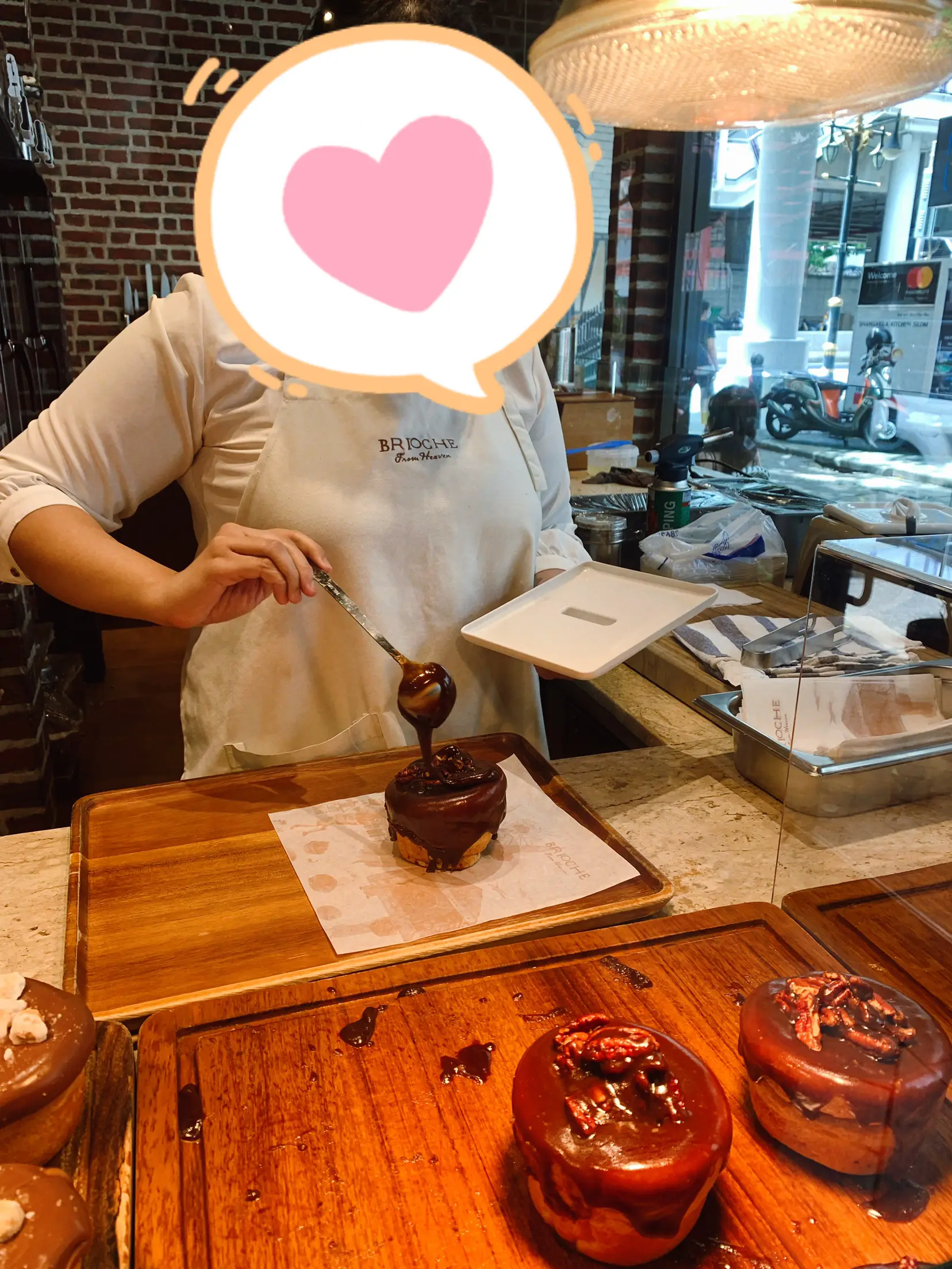 ยกฝรั่งเศษมาไว้ที่ บีทีเอสช่องนนทรี! | แกลเลอรีที่โพสต์โดย Emi | Lemon8