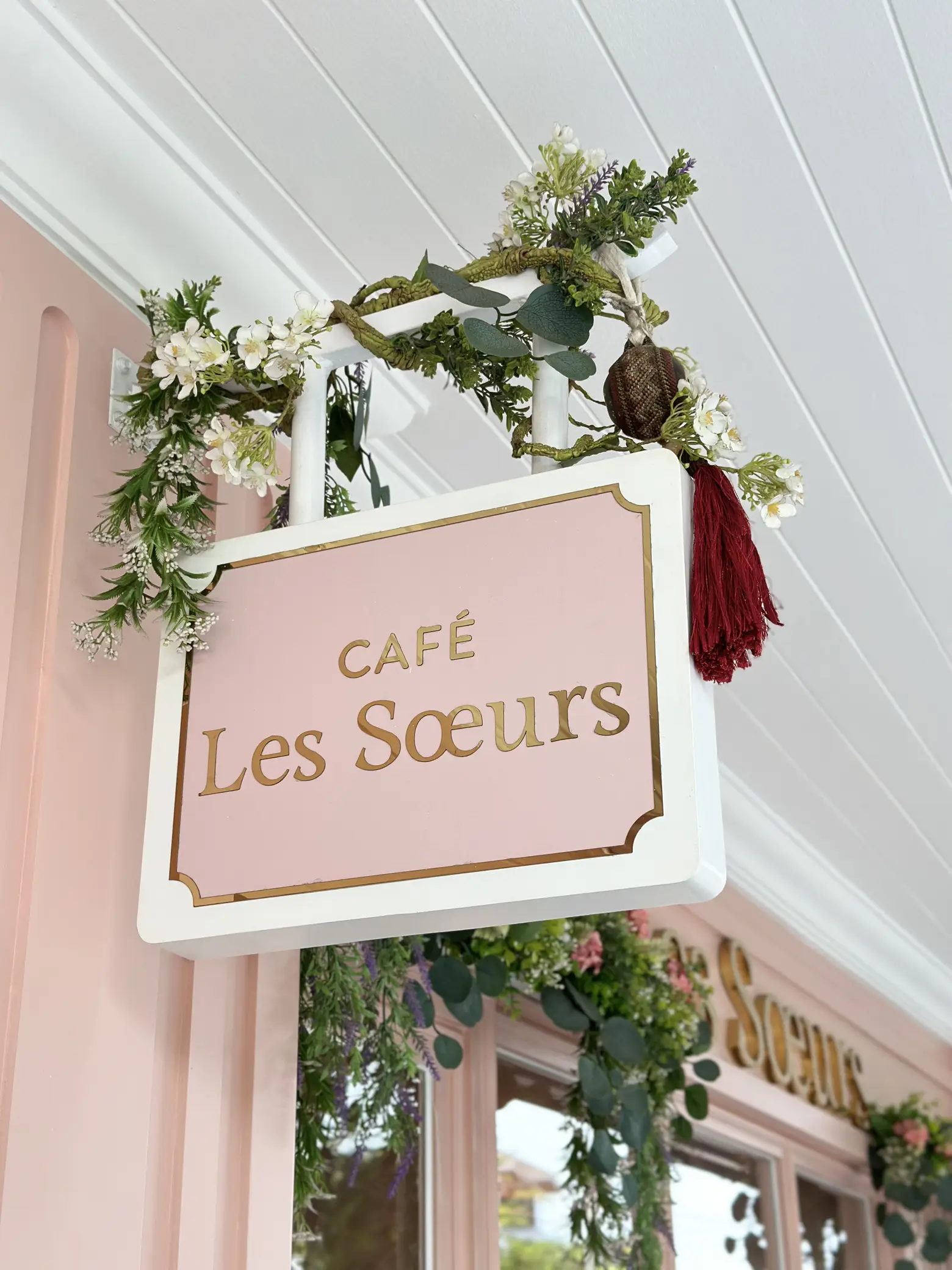 จิบน้ำชายามบ่ายที่ Café Les Sœurs | แกลเลอรีที่โพสต์โดย Pbeam.s | Lemon8