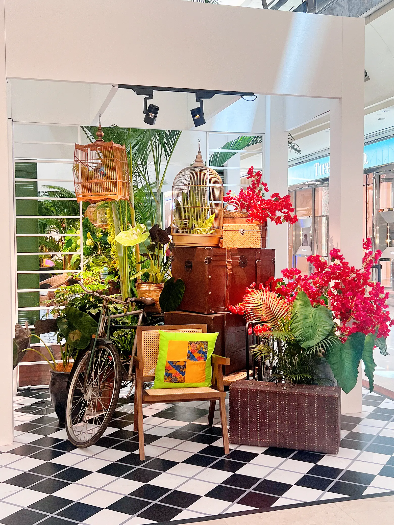 Colonial-Inspired Raya Decor at The Gardens Mall💚 | Galeri disiarkan ...