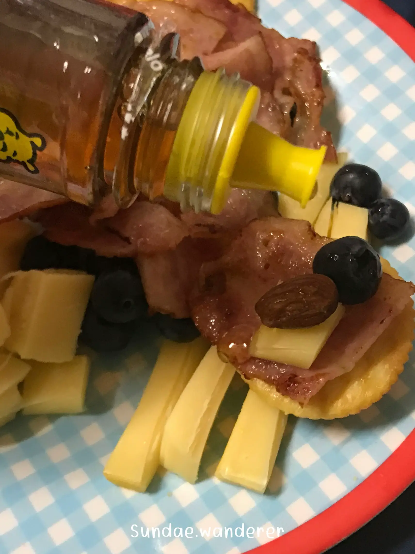 ลองจัด Cold Cuts ง่ายๆ🍷🧀🥓🍇 | แกลเลอรีที่โพสต์โดย Sundae.wanderer | Lemon8