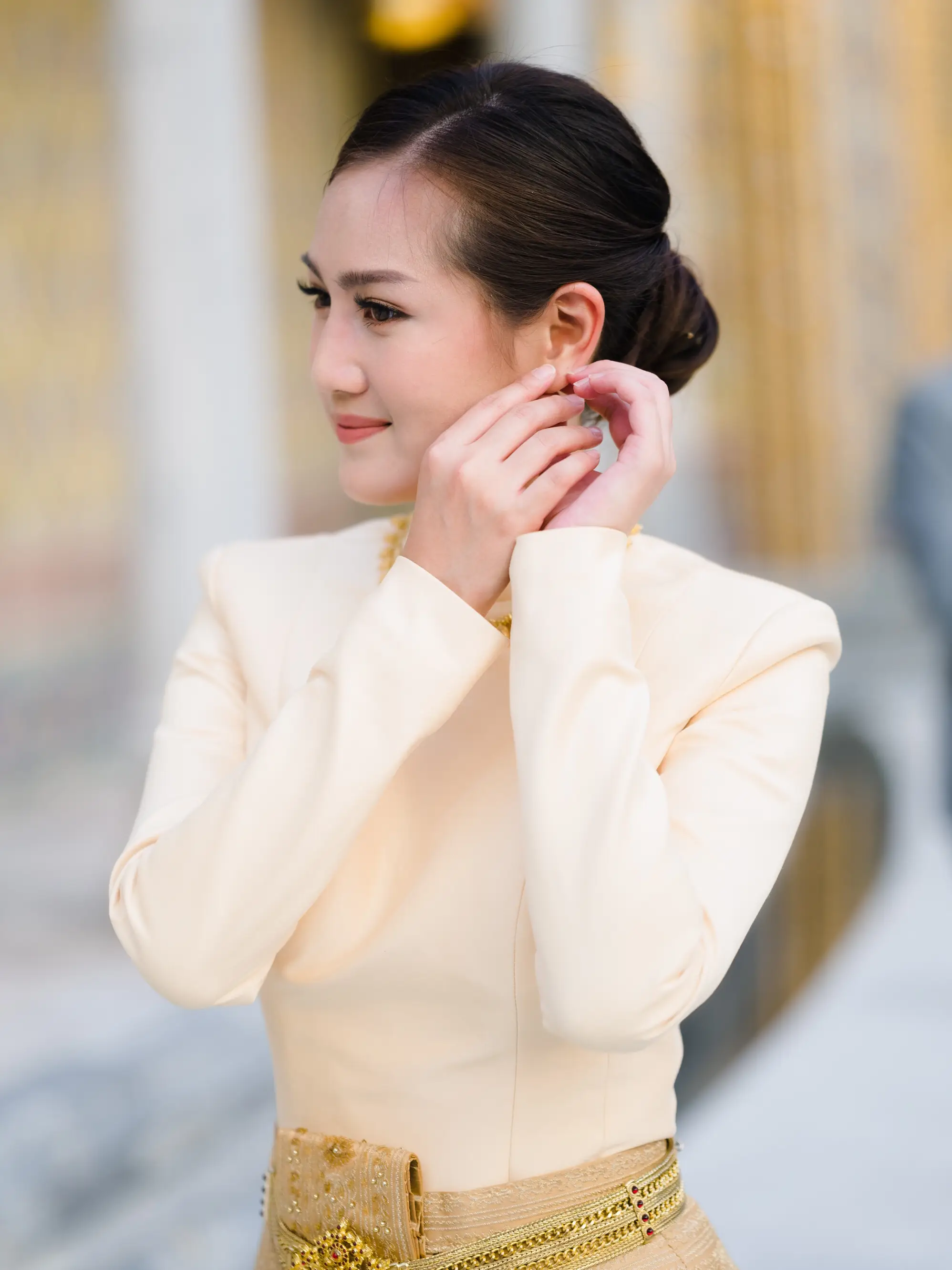 ถ่ายพรีเวดดิ้งที่วัดราชบพิธ ชุดไทย งบ 1,500 ก็สวยได้ | แกลเลอรีที่โพสต์โดย lolyploy | Lemon8