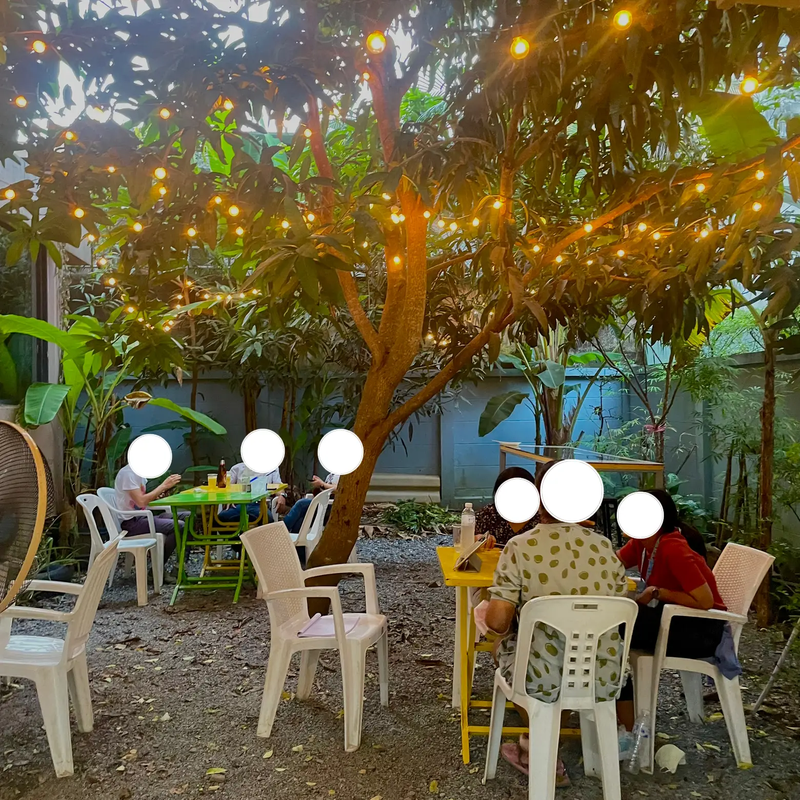 หม่าล่าในสวน🌳 กับบรรยากาศสุดชิล 🎵 | แกลเลอรีที่โพสต์โดย chu | Lemon8