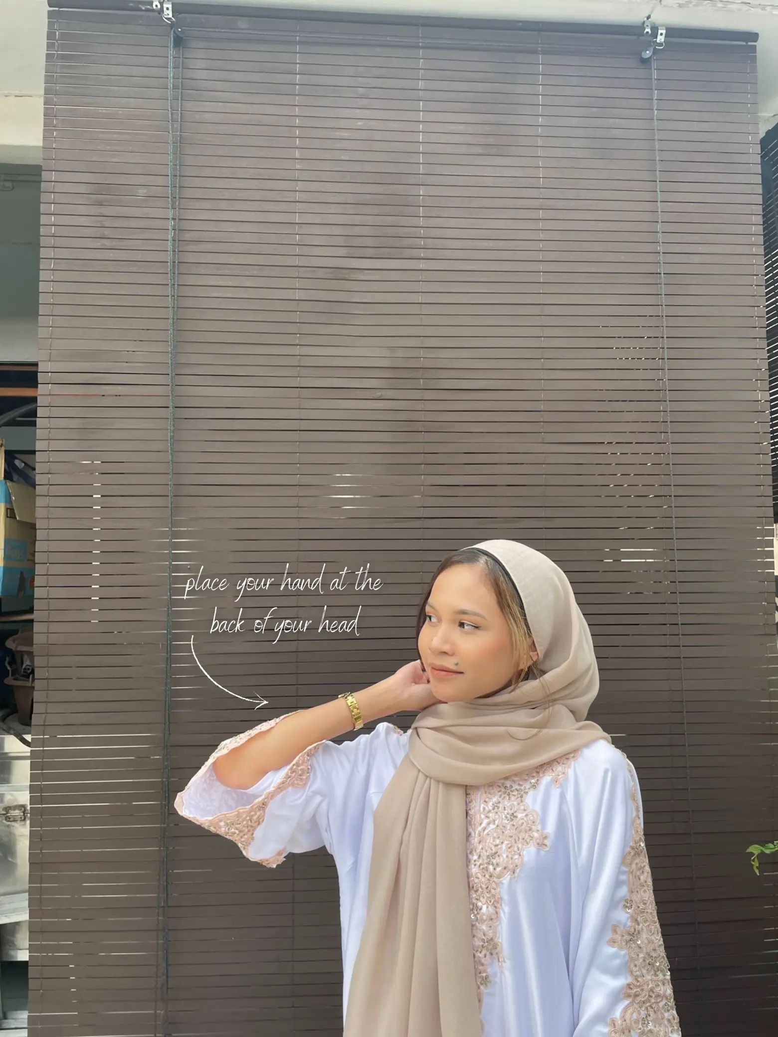 One Hand Pose | Gallery posted by antasya | Lemon8