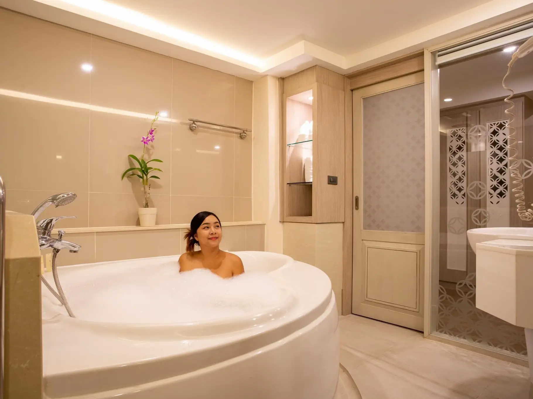 พักกาย สบายใจ รับแสงแดดฉ่ำๆ ที่ Katathani Phuket | แกลเลอรีที่โพสต์โดย Ploylee Diary | Lemon8