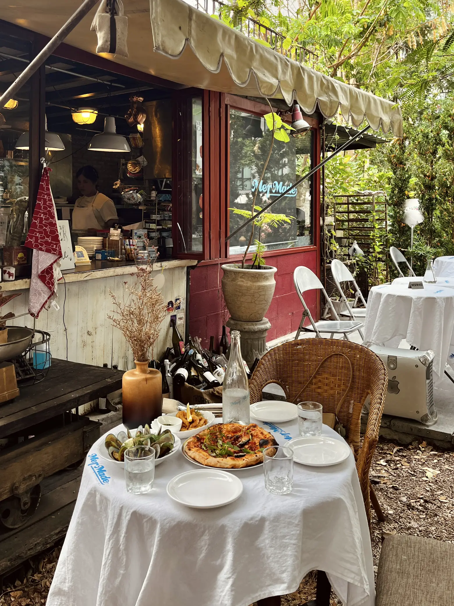 French 🇪🇸🇫🇷 Tapas Bastard Dinner at the Chill of the Ladprao🐟🥂 ...