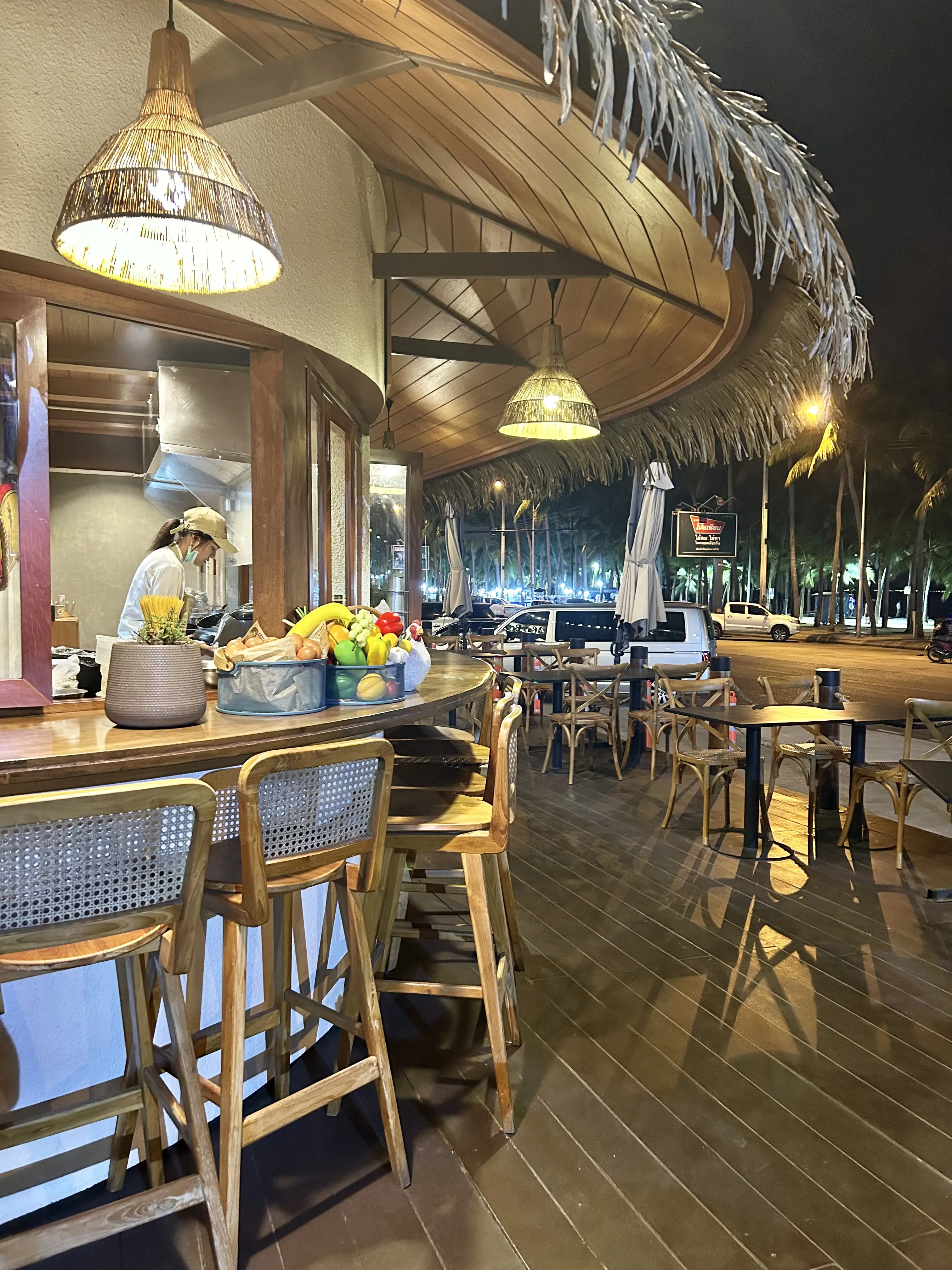 Aloha Beach Cafe คาเฟ่ใหม่ ฟิลบาหลี ริมชายหาดบางแสน 🏝 | แกลเลอรีที่ ...