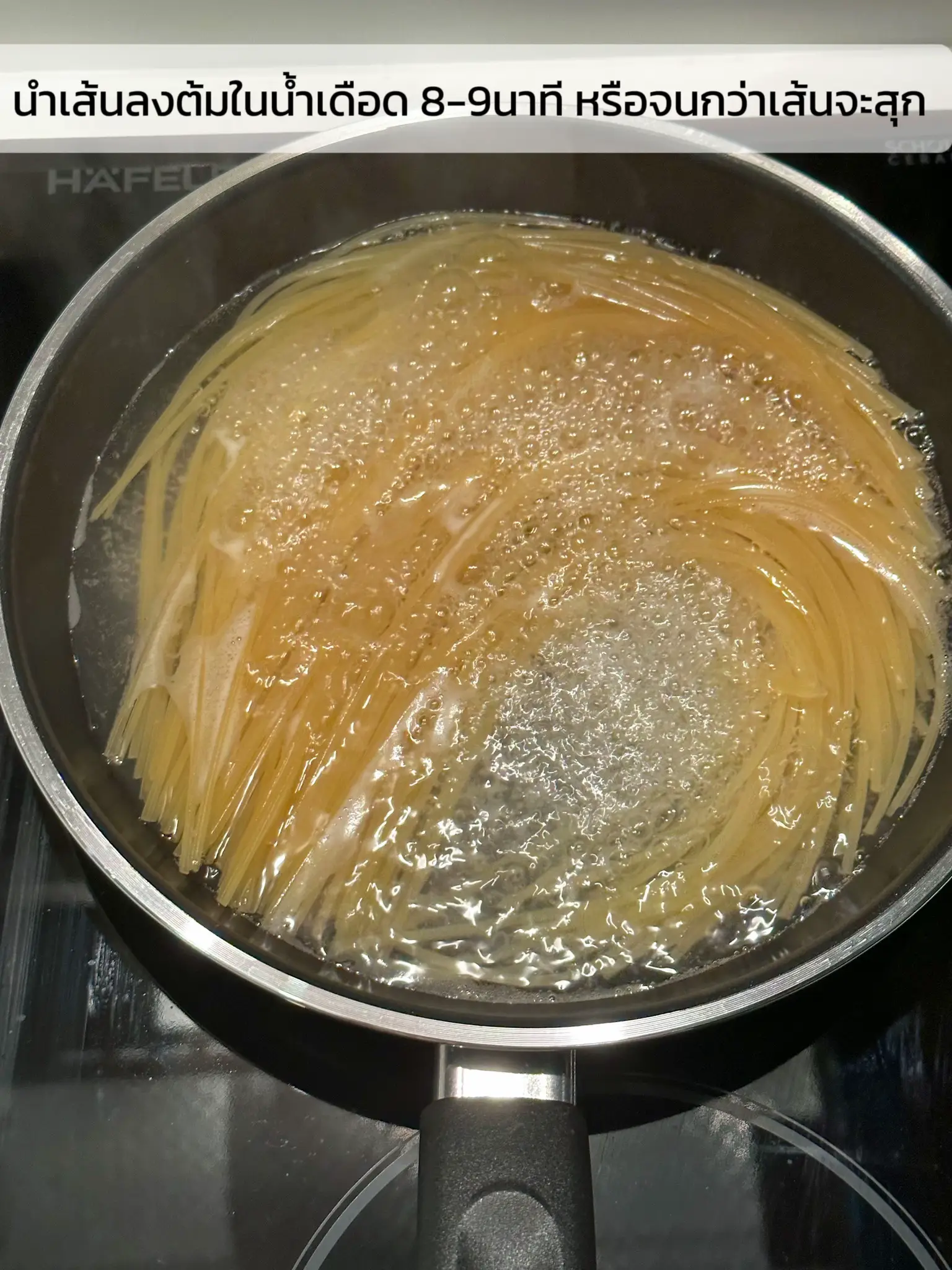 ชวนทำ"สปาเก็ตตี้ผัดพริกแห้งเบค่อน" เมนูโปรดกันค่าา 🥓👩‍🍳 | แกลเลอรีที่โพสต์โดย B e ll e | Lemon8