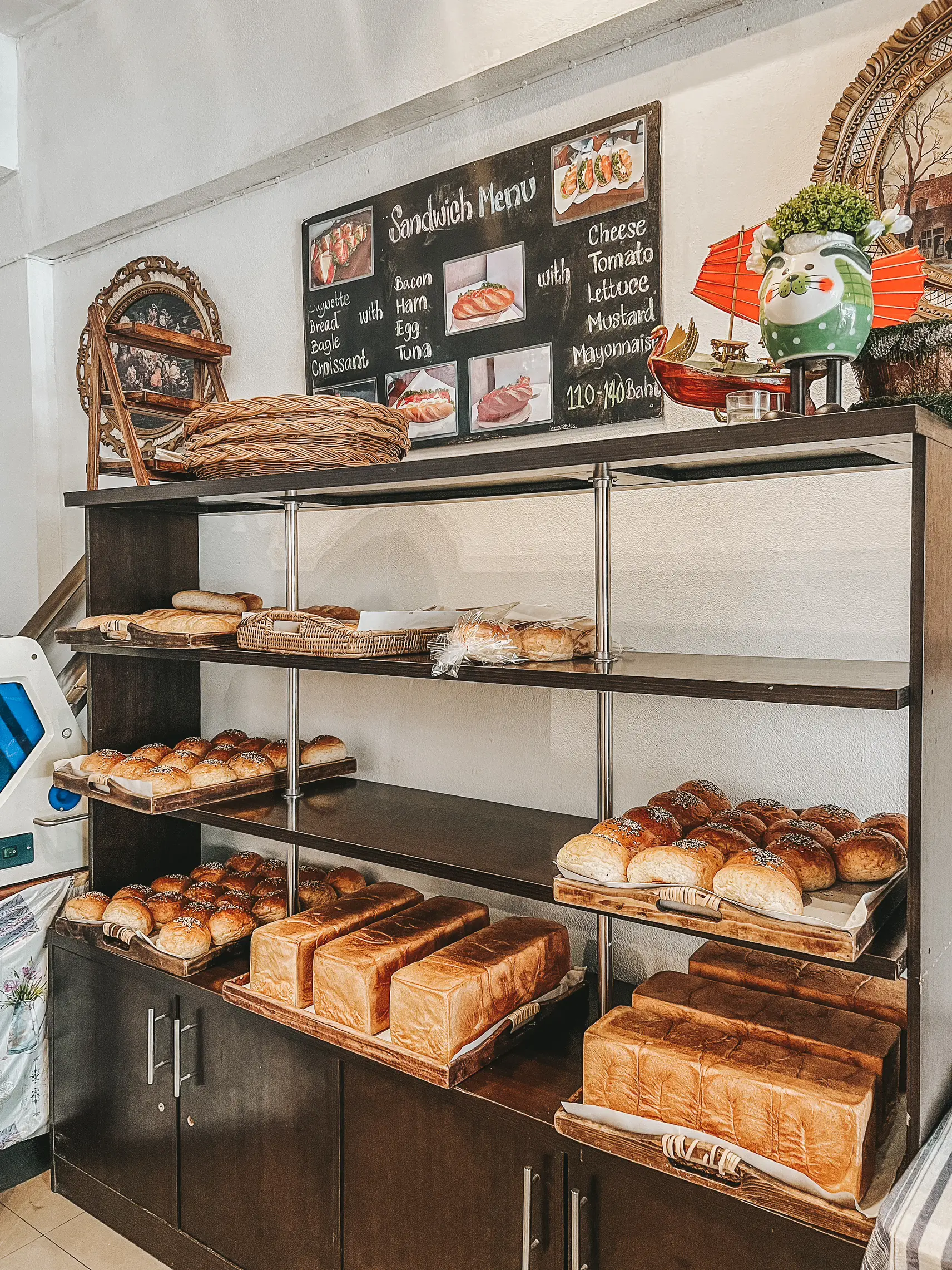 🍞Fresh from the stove with a secret bread shop in the A & C Bakery ...