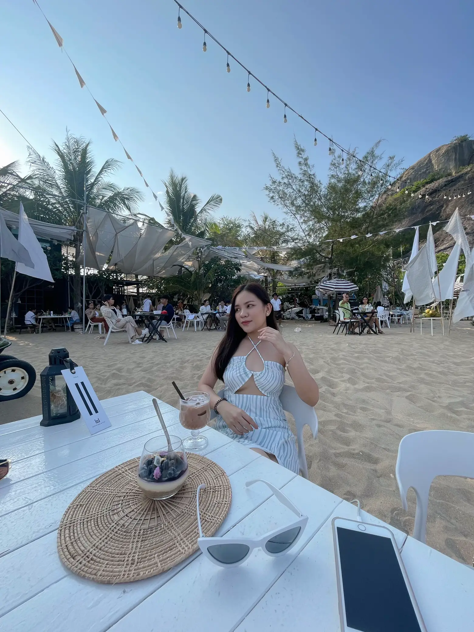 Beach Outfit ง่ายๆ เดรสตัวเดียวจบไม่ต้องอะไรมากมายค่ะ💞 | แกลเลอรีที่โพสต์โดย Boelaa Bae | Lemon8