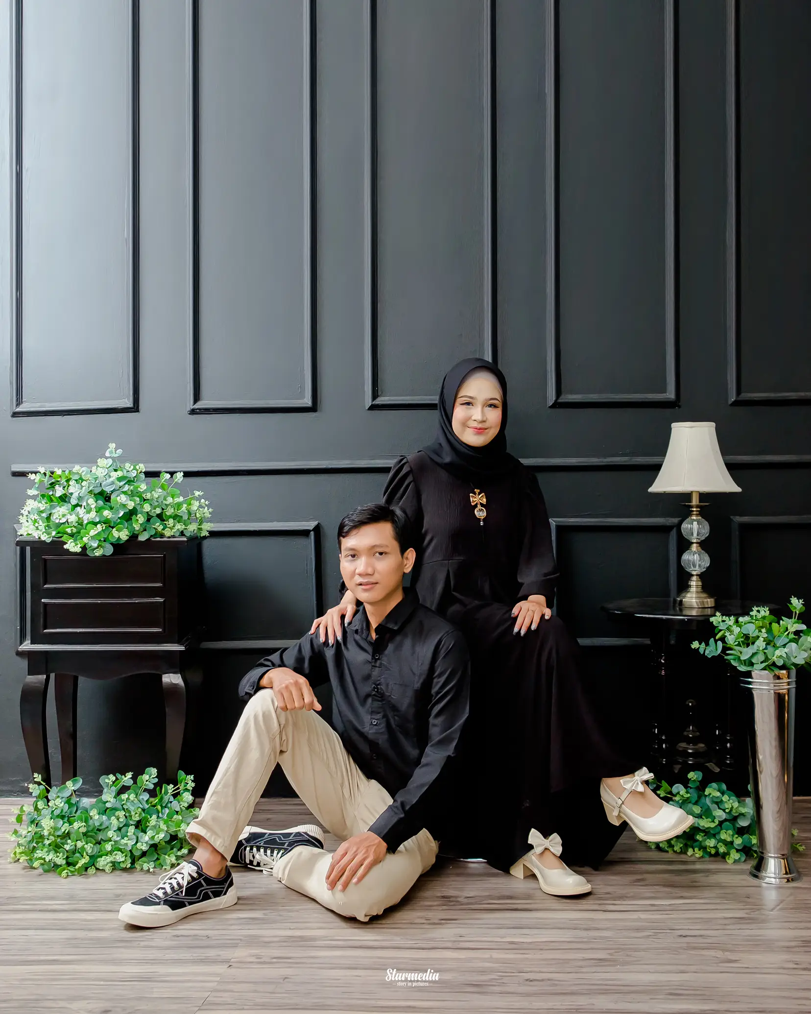 Ide pose prewedding di studio 💫 | Galeri diposting oleh Bulan Sabitha | Lemon8