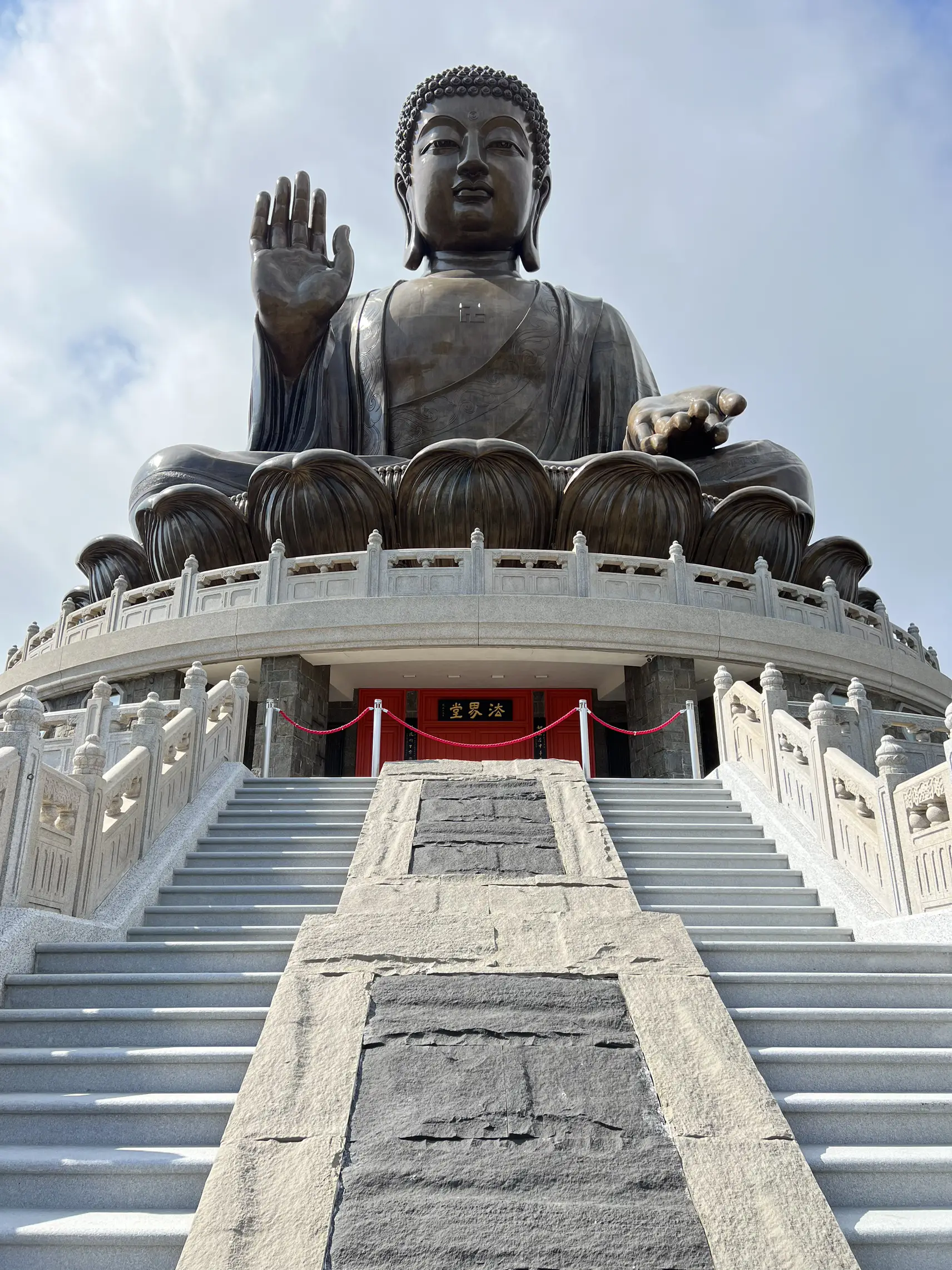 Tian Tan Buddha | แกลเลอรีที่โพสต์โดย AomPanida | Lemon8