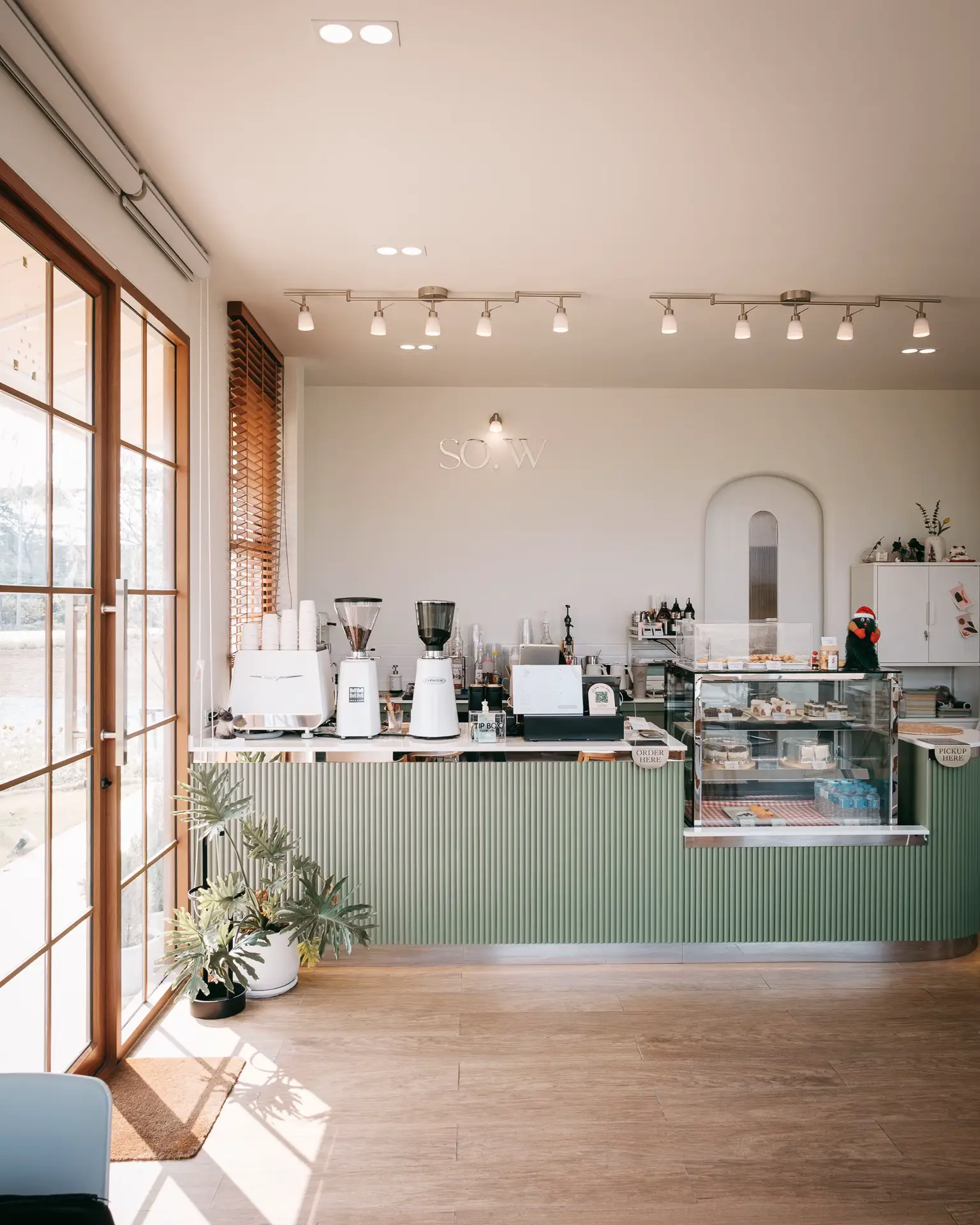 So.w (Sow) Cute Cafe In White Barn Style Building Saraburi | Gallery ...