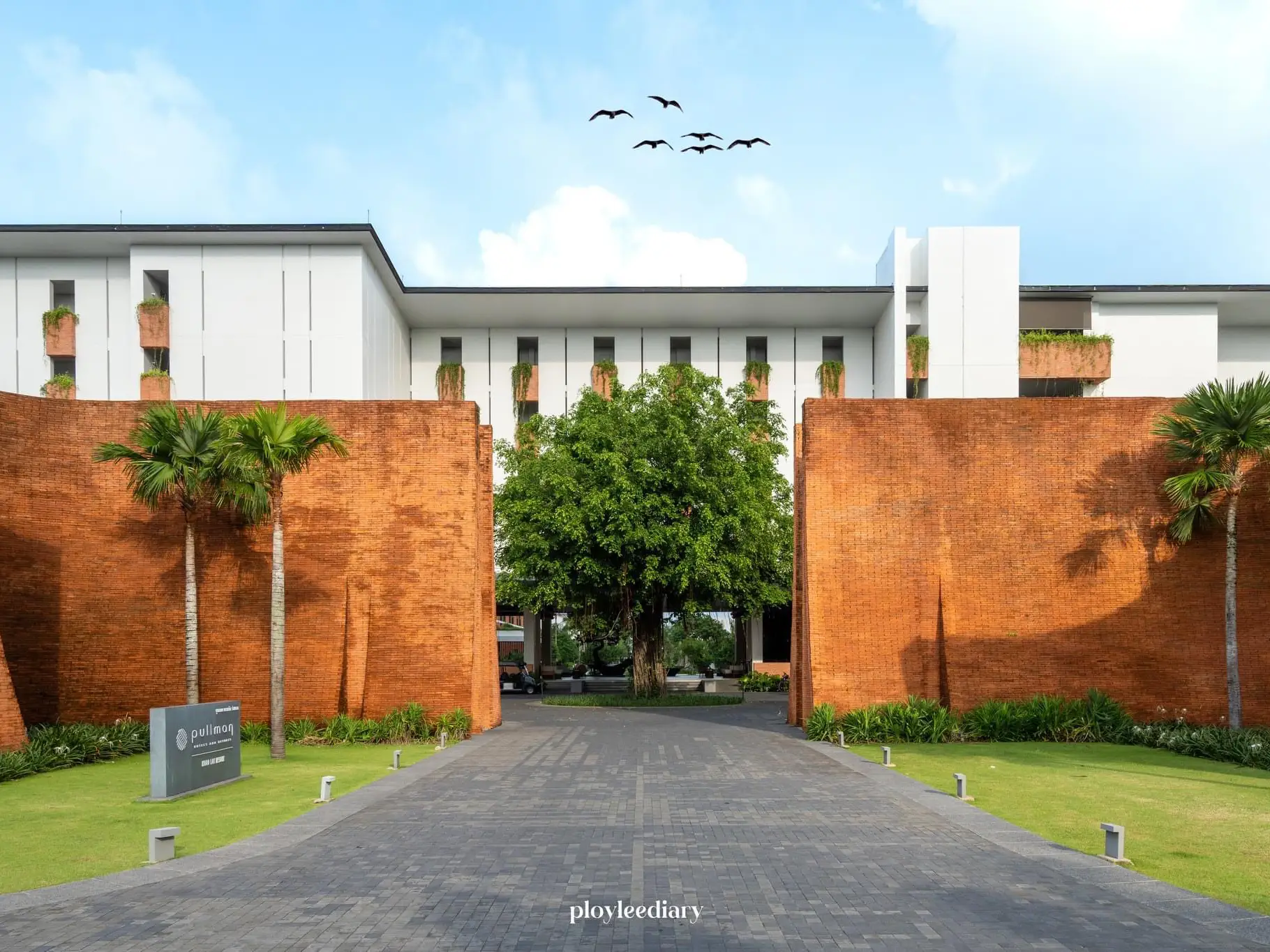 รีสอร์ท 5 ดาว 𝐏𝐮𝐥𝐥𝐦𝐚𝐧 𝐊𝐡𝐨𝐚𝐥𝐚𝐤 𝐑𝐞𝐬𝐨𝐫𝐭🛕 | แกลเลอรีที่โพสต์โดย Ploylee Diary | Lemon8
