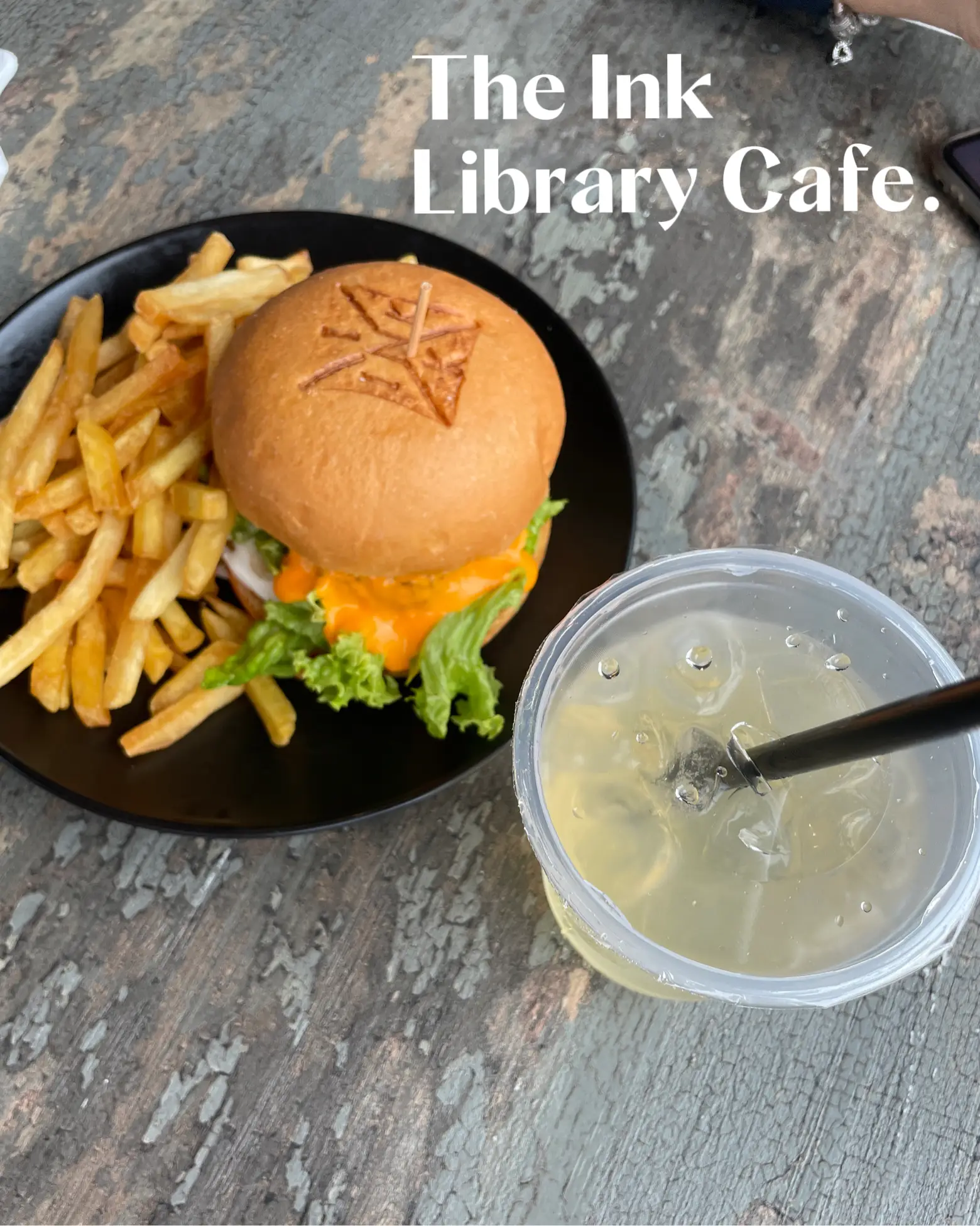 Aesthetic Cafe in Puncak Alam 🍽️ | Galeri disiarkan oleh athirah ♡ | Lemon8