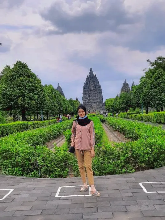Yukk Jalan-jalan ke Candi Prambanan | Galeri diposting oleh Kris | Lemon8