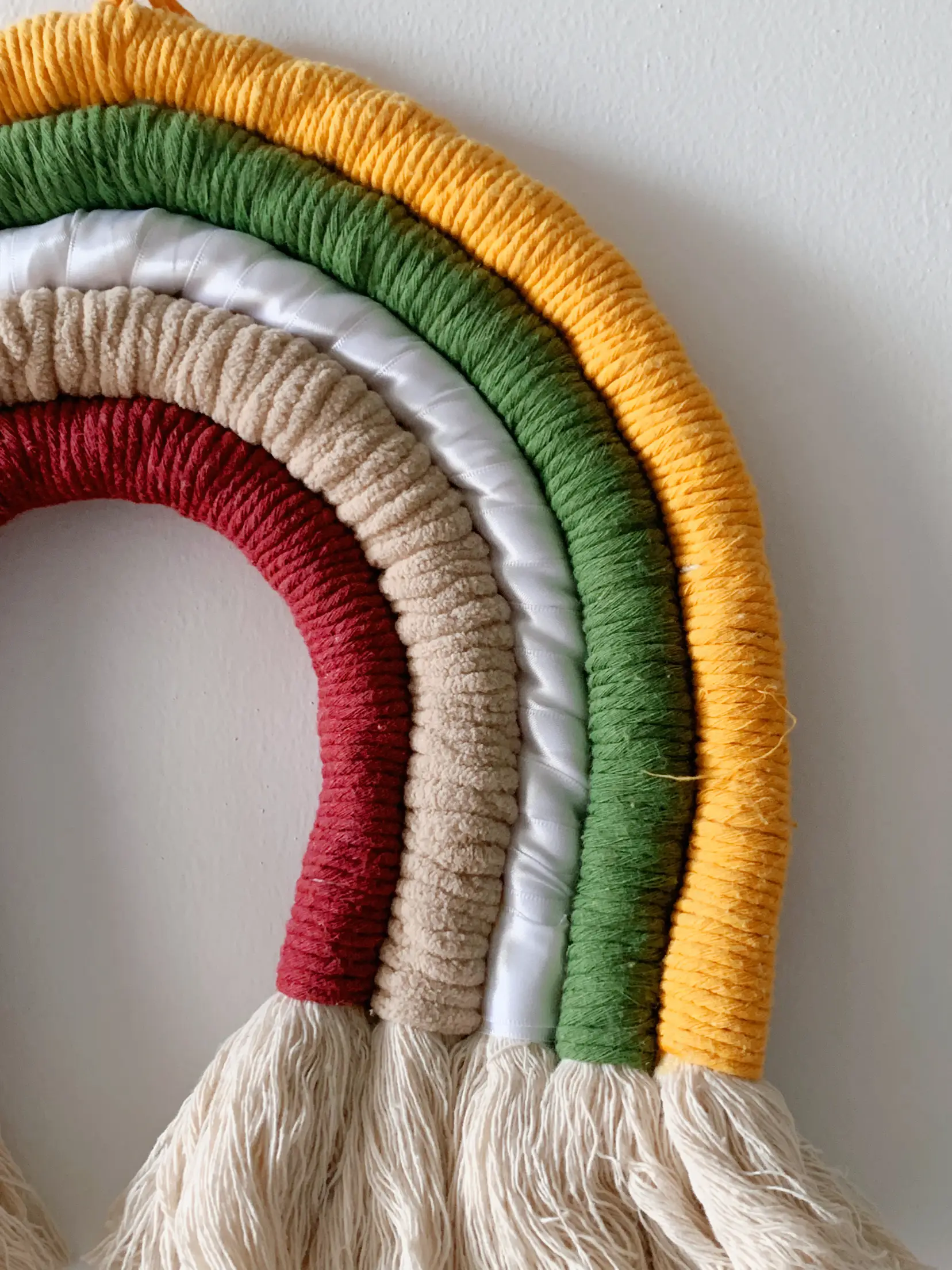 have you heard of macrame rainbows? 🌈 ️ | แกลเลอรีที่โพสต์โดย Yockie ...