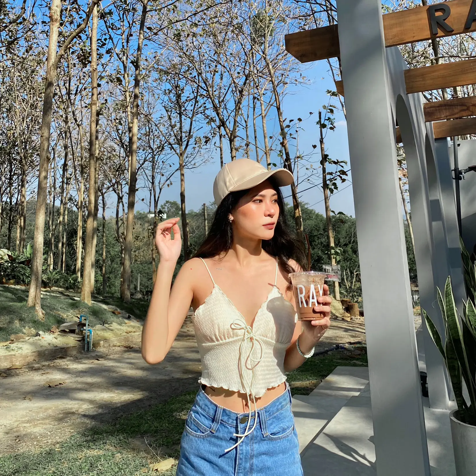 RAYY CAFE — คาเฟ่เกือบลับ แต่บรรยากาศดีมาก! | แกลเลอรีที่โพสต์โดย enjoythingsシ | Lemon8