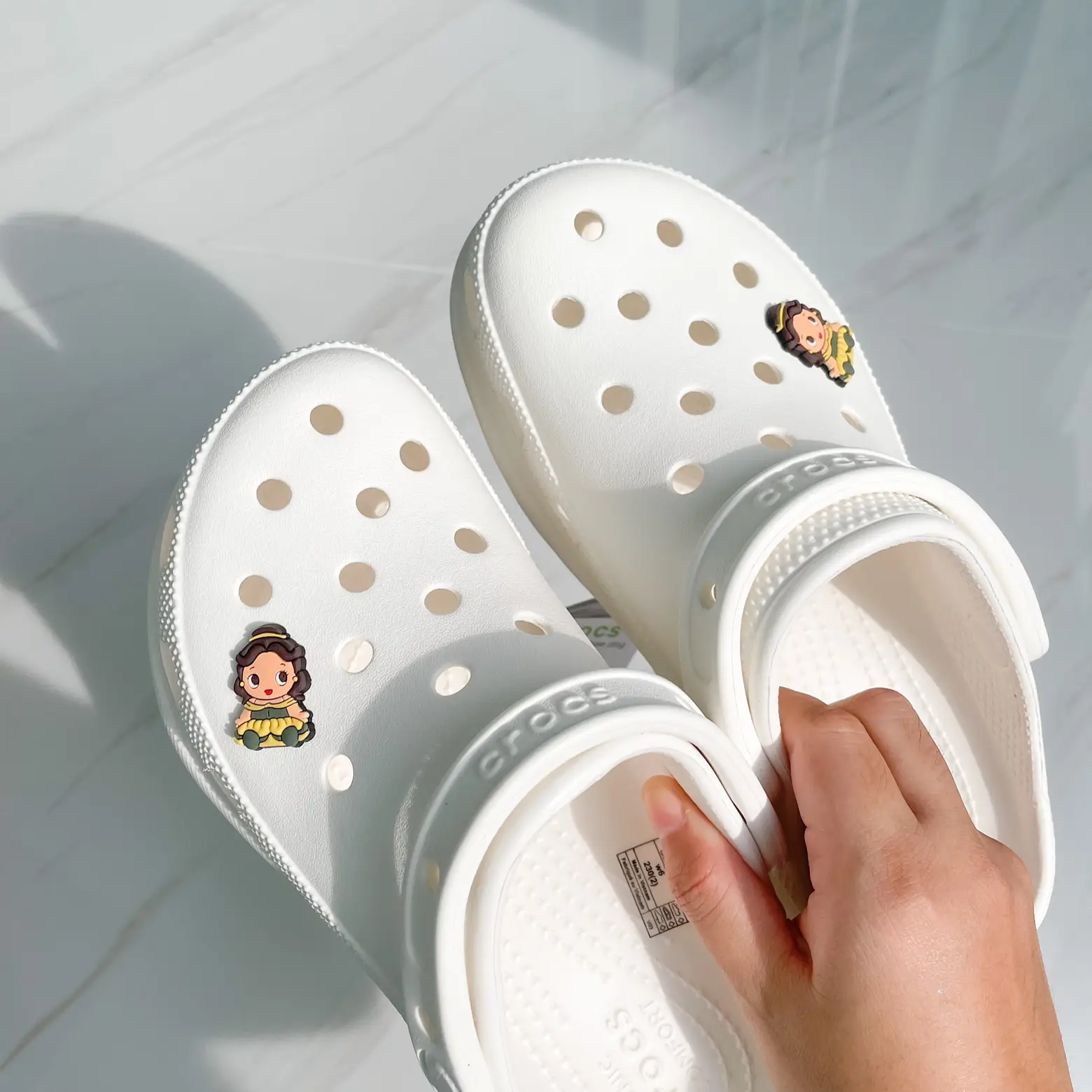 ได้น้อนมาแล้ว CROCS 🤍Classic Bae Clog น่ารักนุ้บนิ้บมาก | แกลเลอรีที่โพสต์โดย muayyyreview🧸 | Lemon8