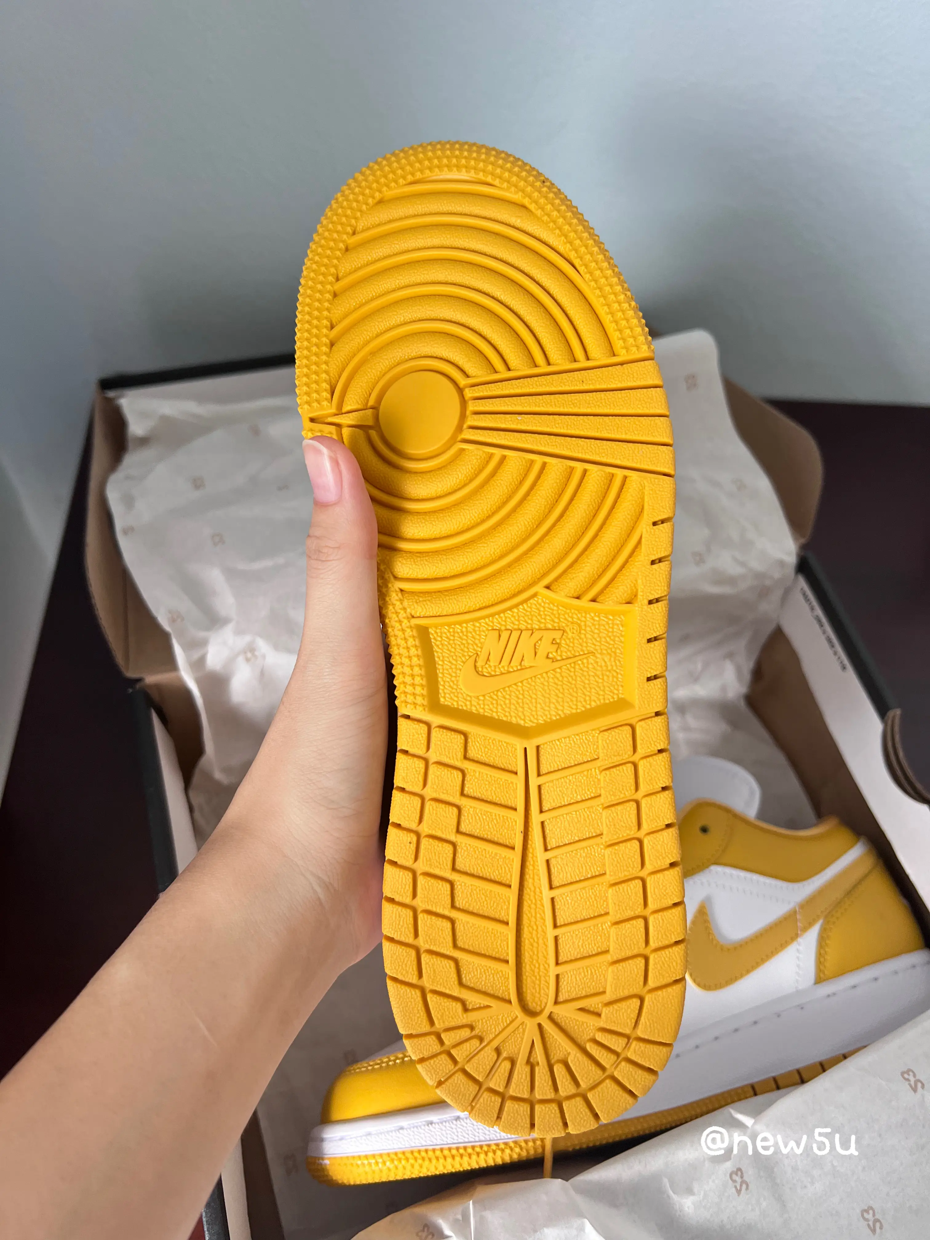 ต้อนรับสมาชิกใหม่ Air Jordan 1 Low “Pollen” 💛 | แกลเลอรีที่โพสต์โดย นิว ...
