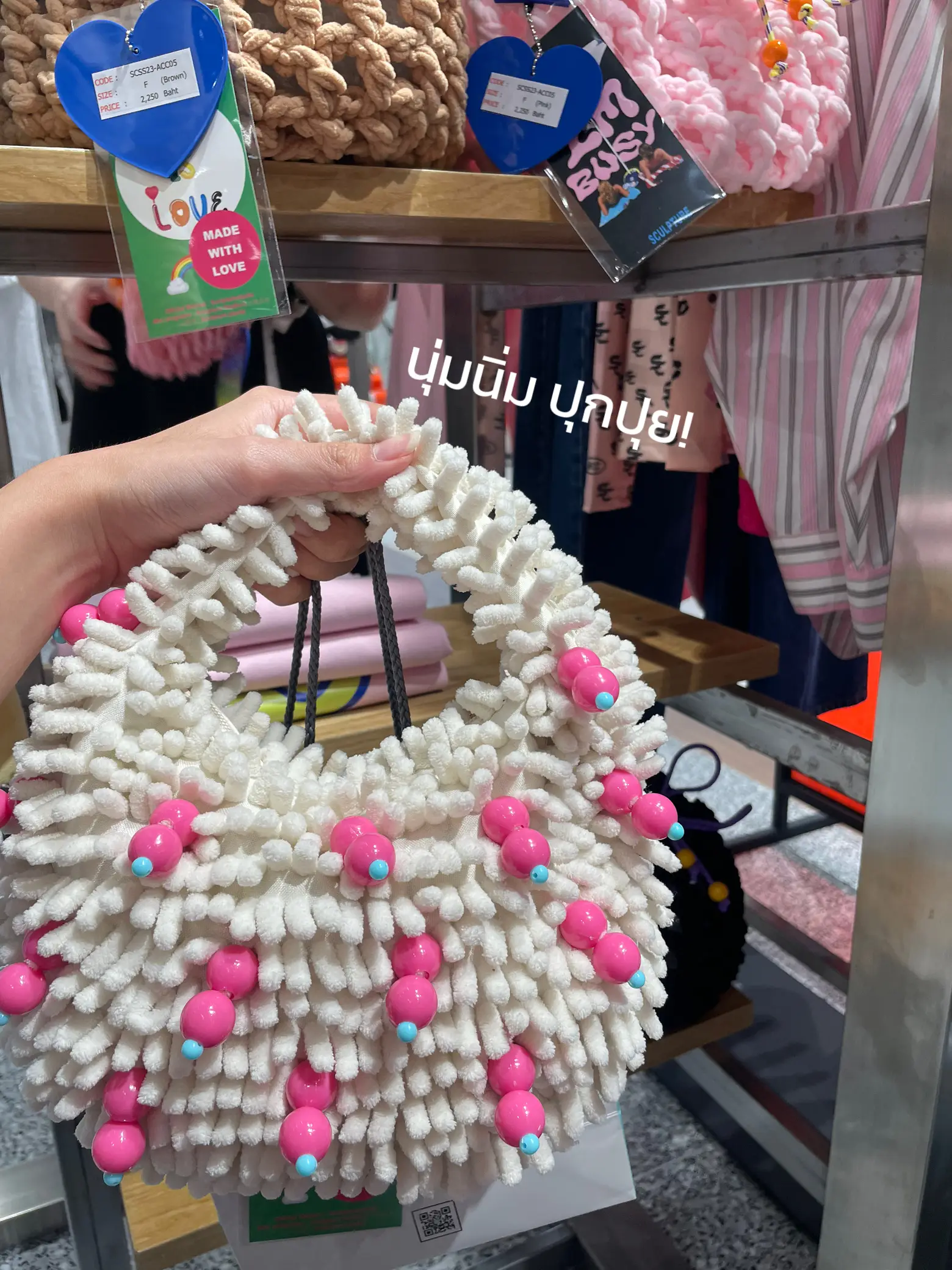 พาเดิน👀 Comma And🧤โซนใหม่รวมความเก๋ @ Central world | แกลเลอรีที่โพสต์ ...