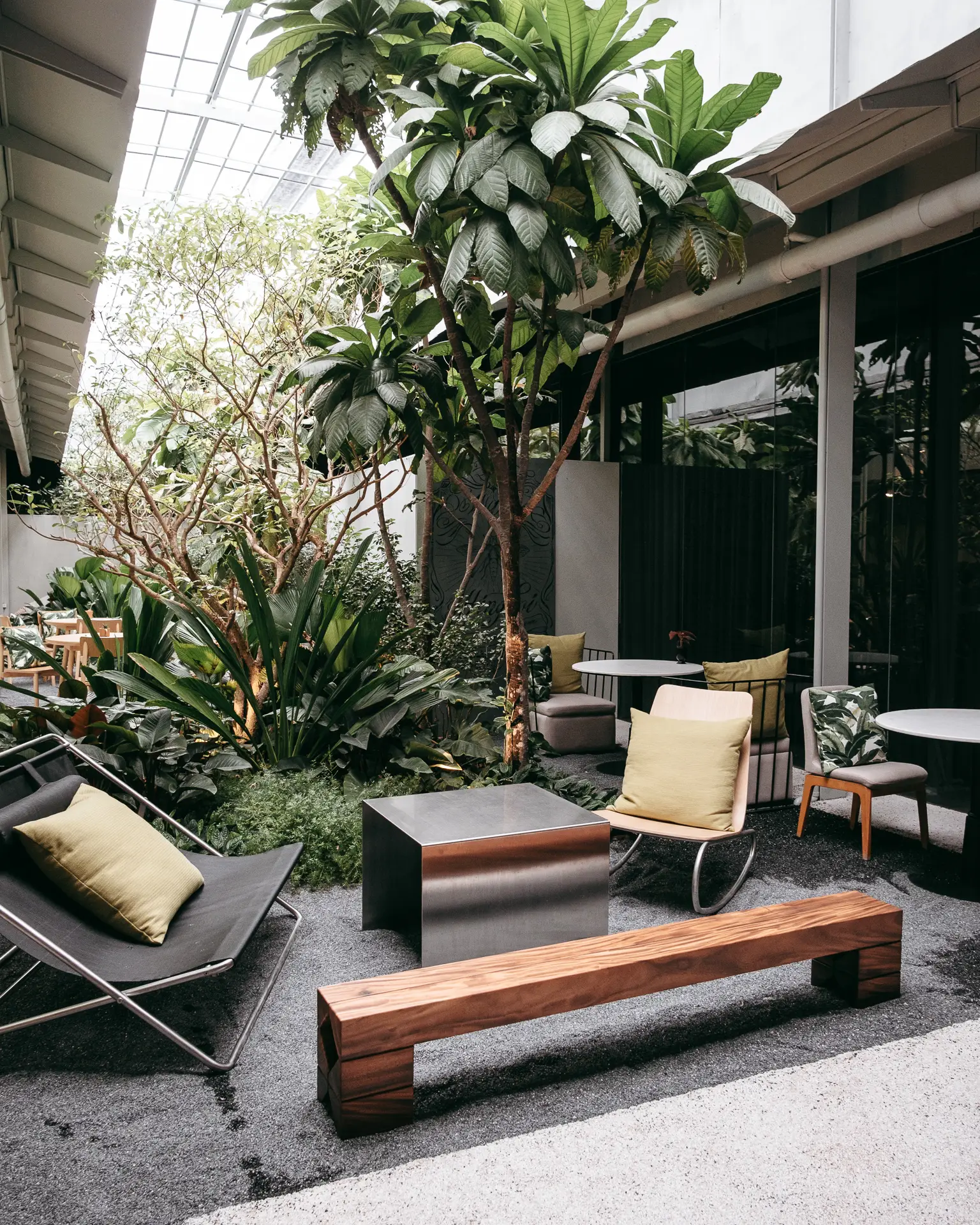 WH Cafe คาเฟ่เปิดใหม่ในบรรยากาศ Glass House ย่าน RCA | แกลเลอรีที่โพสต์โดย Rattomarty | Lemon8